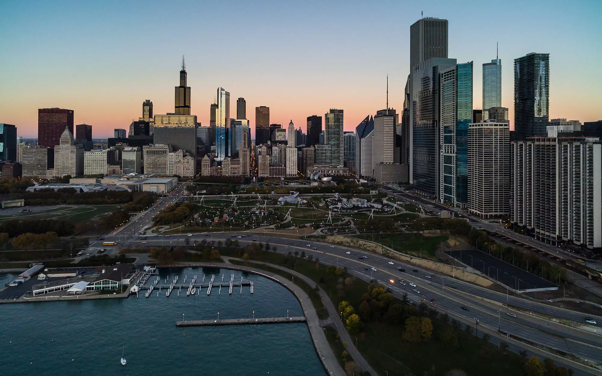 Aerial of Lake Shore Drive Čikagoje