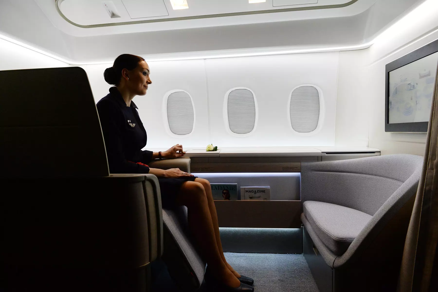 Een stewardess van Air France pronkt met de