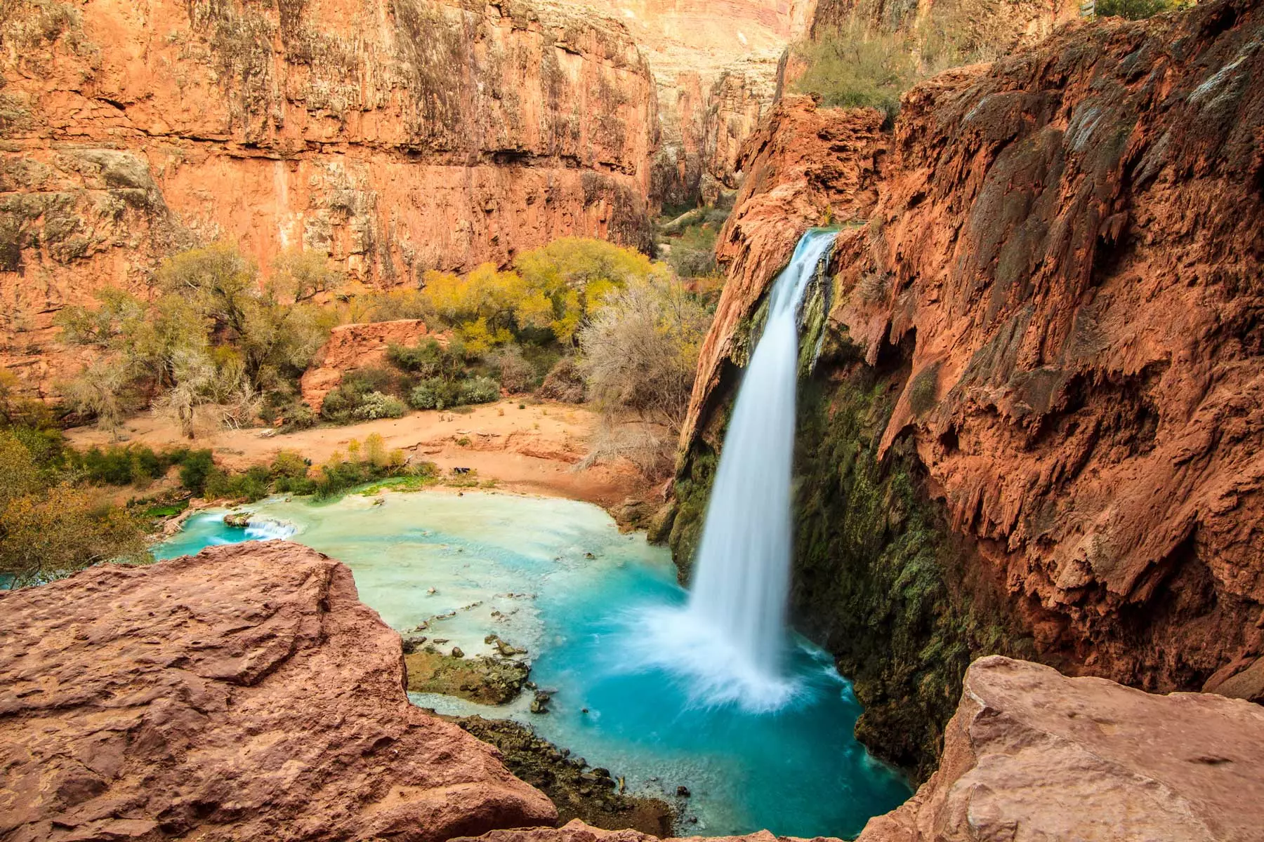 Havasu Falls, Havasupai Indian Reservation, Grand Canyonin kansallispuisto, Arizona, USA