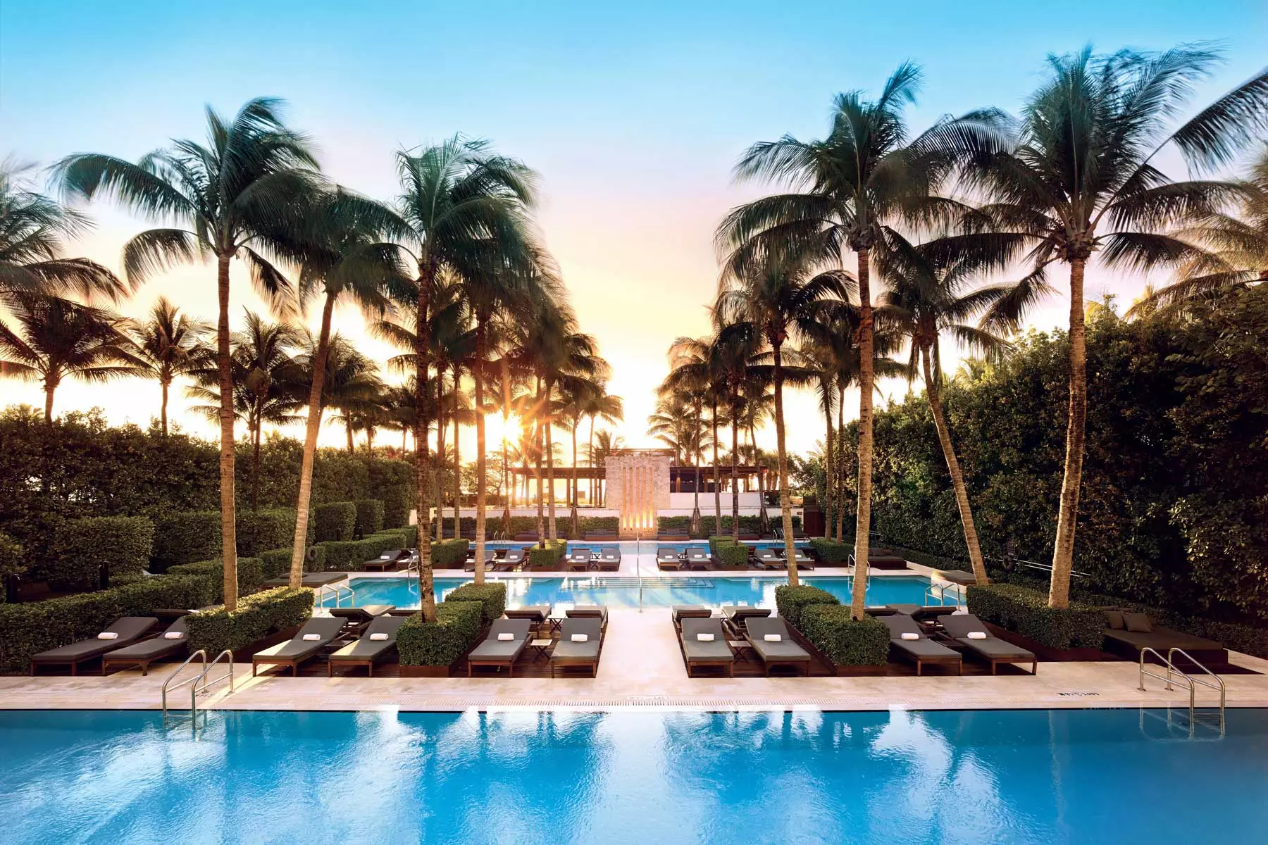 Kolam renang ing The Setai, Miami Beach, milih salah sawijining resort paling apik ing Amerika Serikat