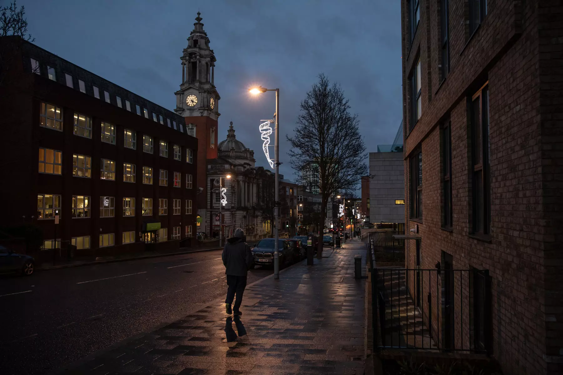 Meðlimir almennings ganga um Woolwich bæ þann 4. janúar 2021 í London á Englandi