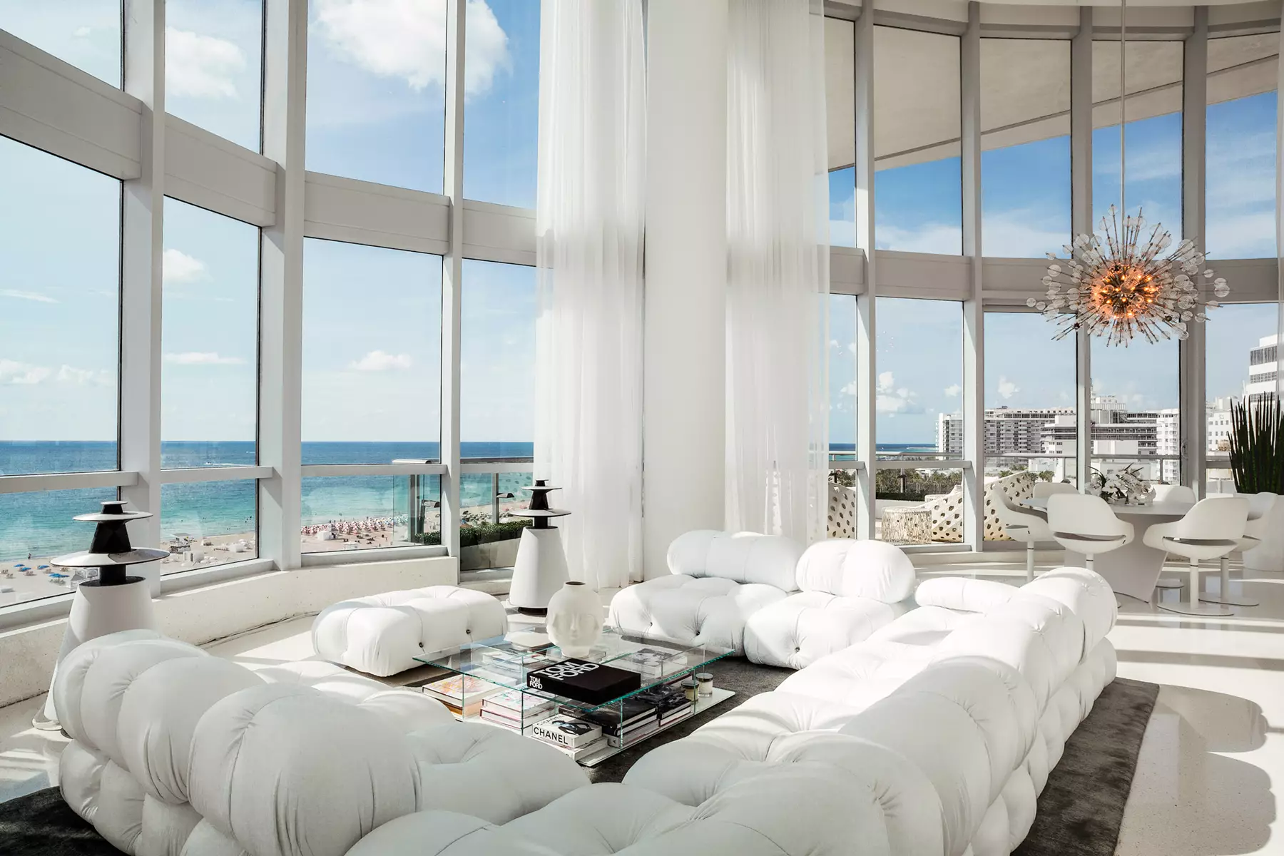 Sewa Airbnb mewah Setai Oceanfront Townhome di Miami