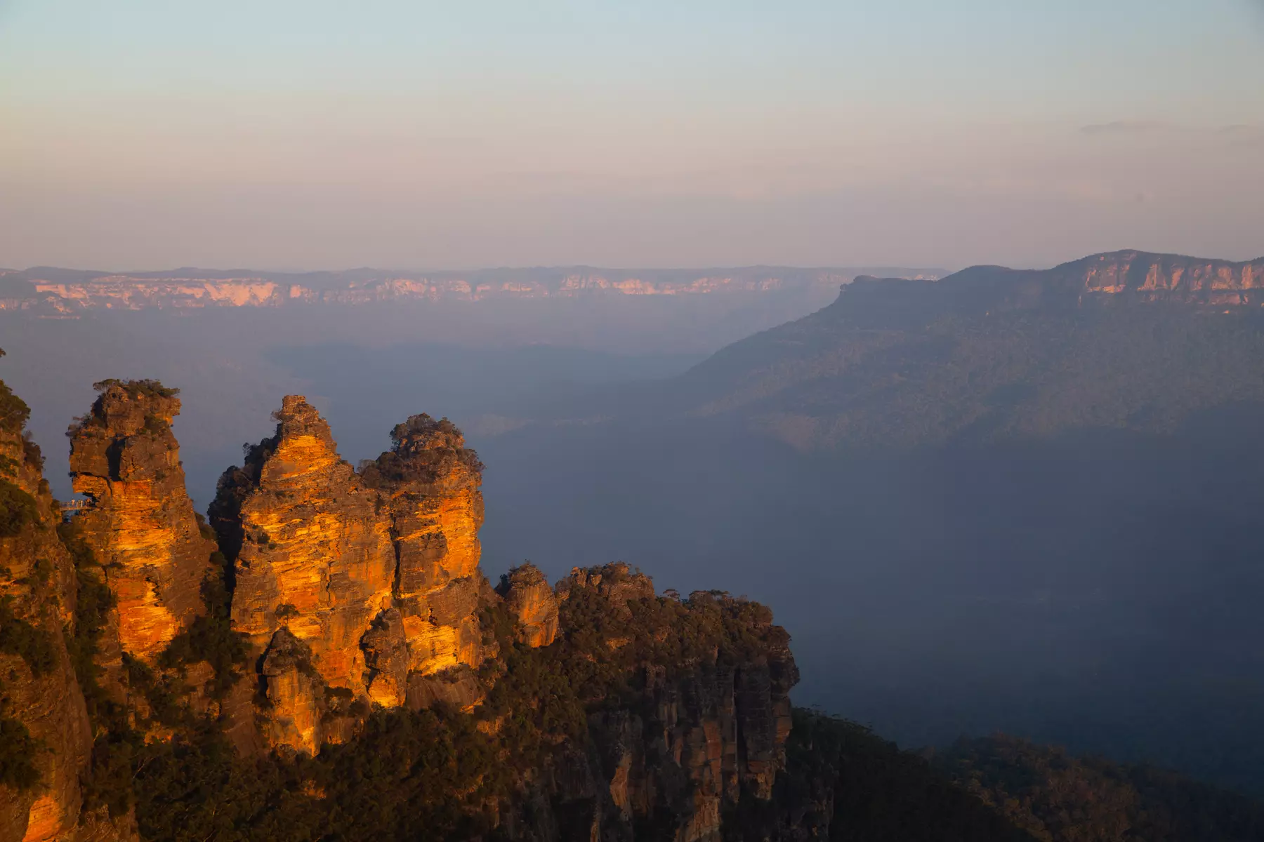 The Three Sisters, funtsean, hiru ahizpa ordezkatzen dituen arroka formazio ezohikoa da