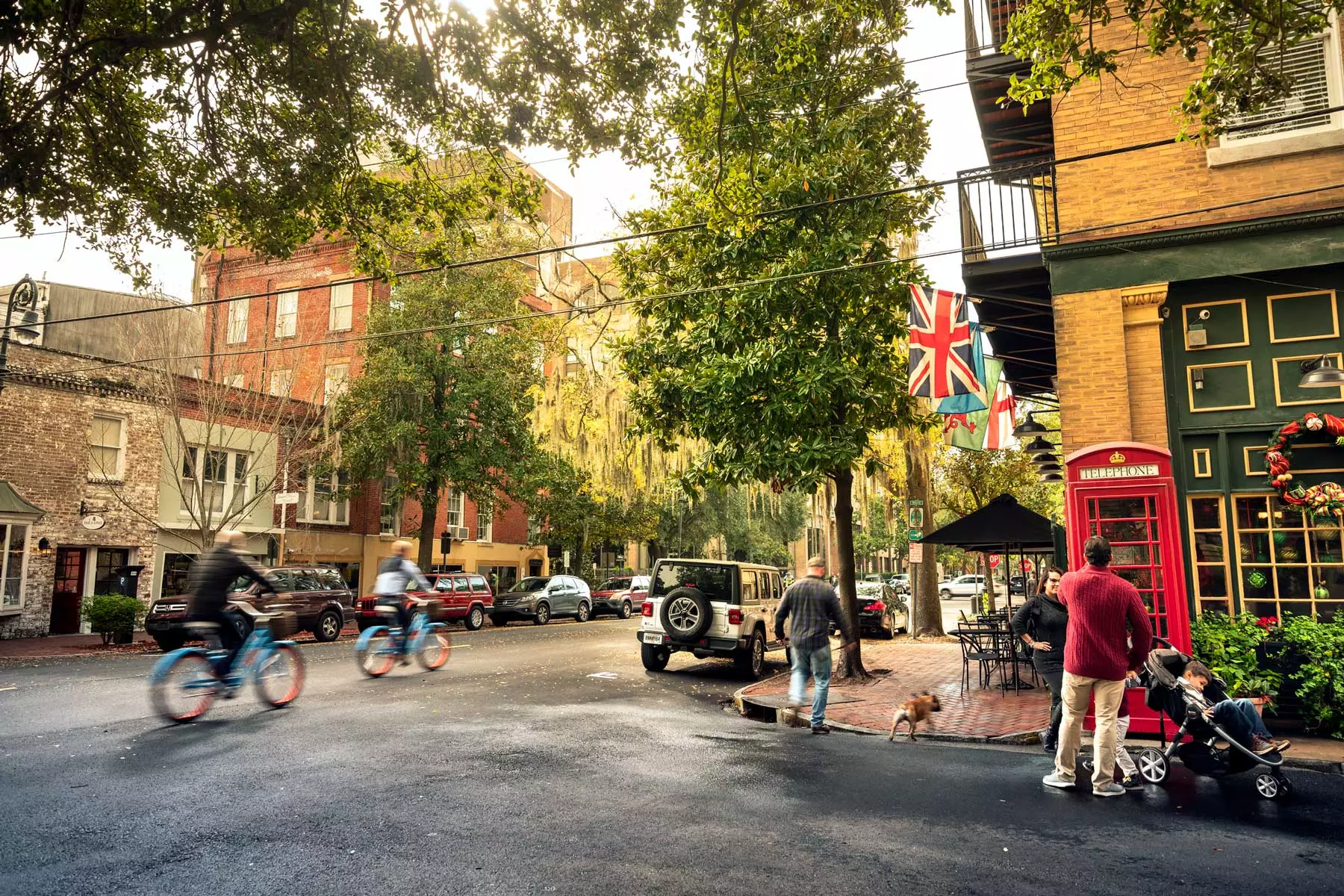 Jalan-jalan kota anu sibuk di Savannah Georgia AS