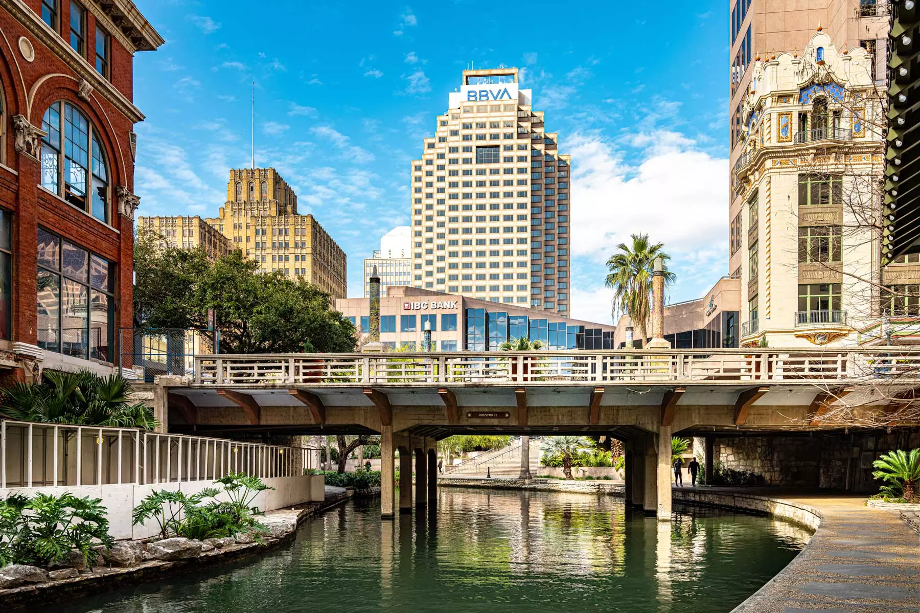 Dagesiicht vum River Walk zu San Antonio, Texas