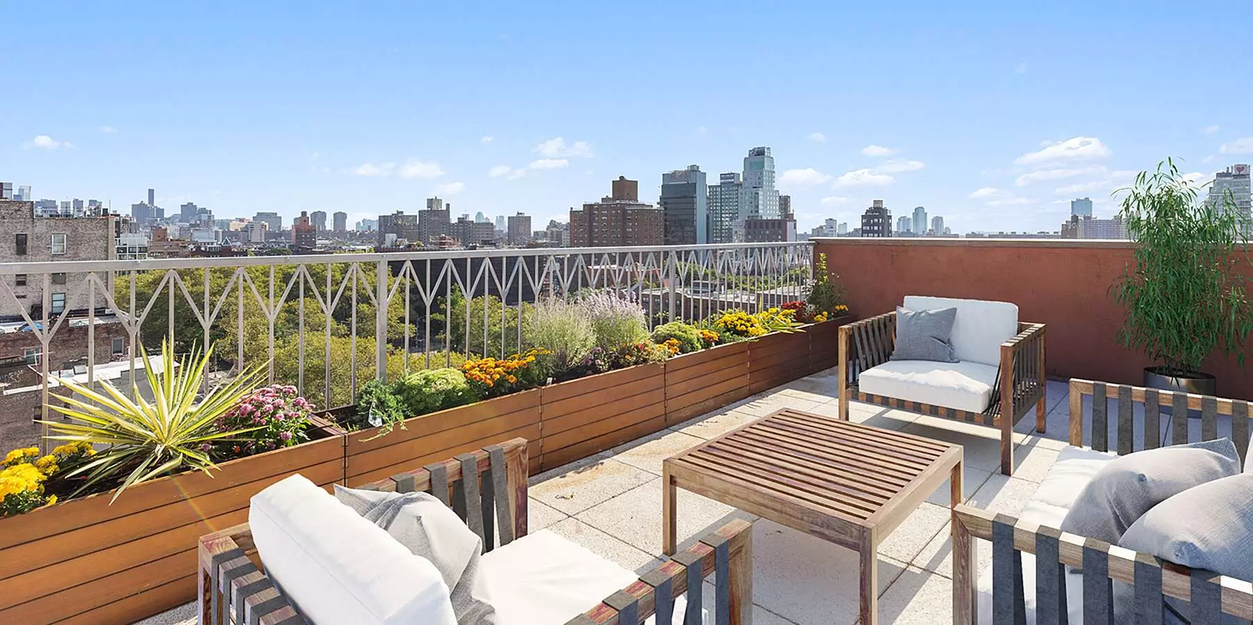 Ce penthouse tout en verre de 7 millions de dollars à New York dispose d'une piscine privée et d'une vue imprenable sur la ville