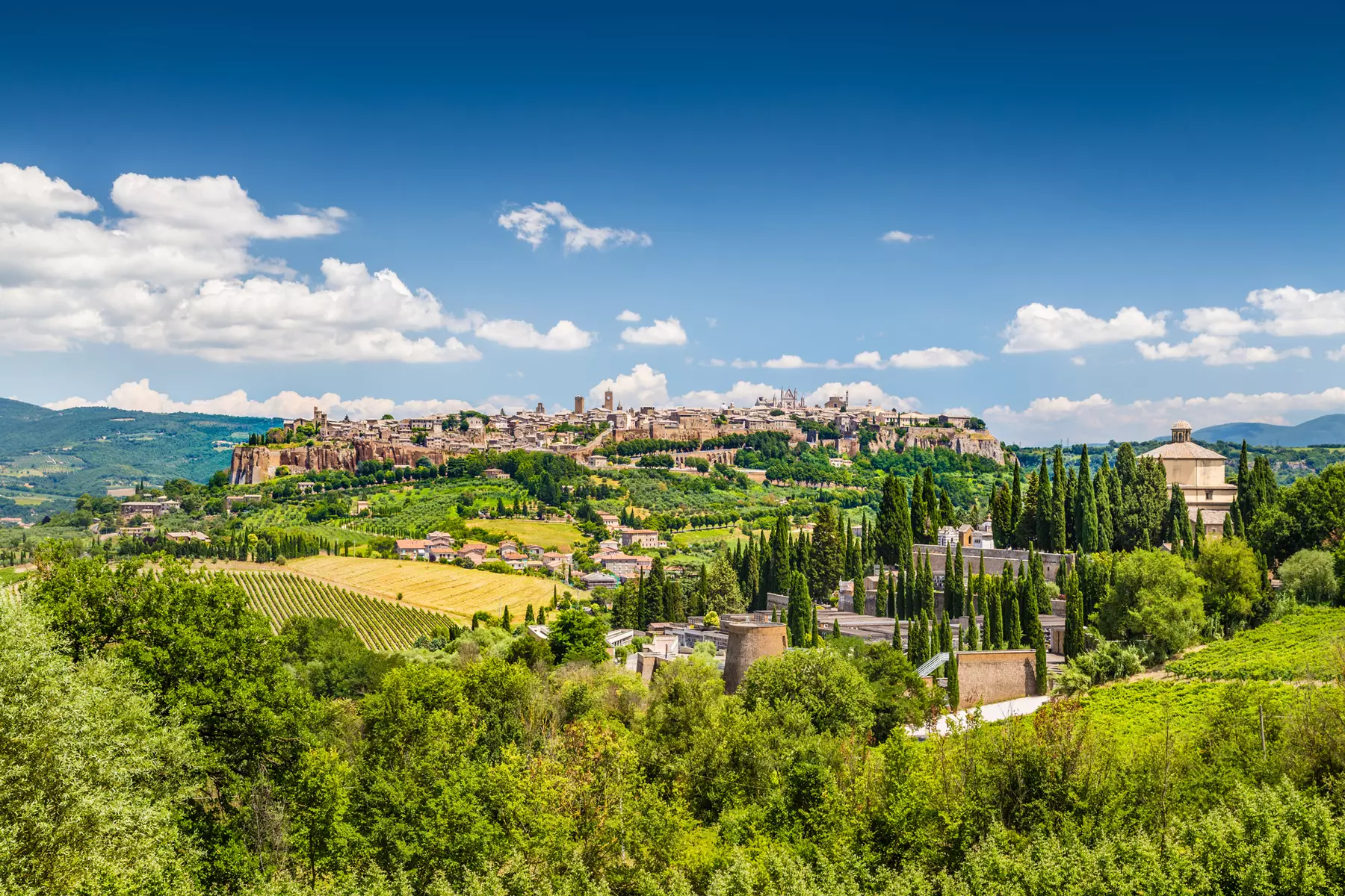 Eski Orvieto shahrining go'zal ko'rinishi, Umbria, Italiya.