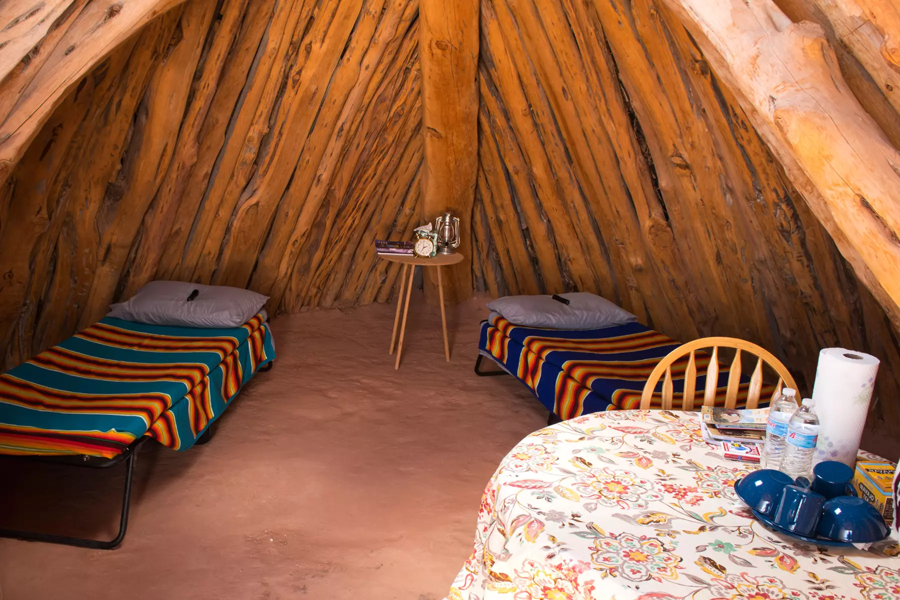 Земен дом на навахо в Камерън, Аризона
