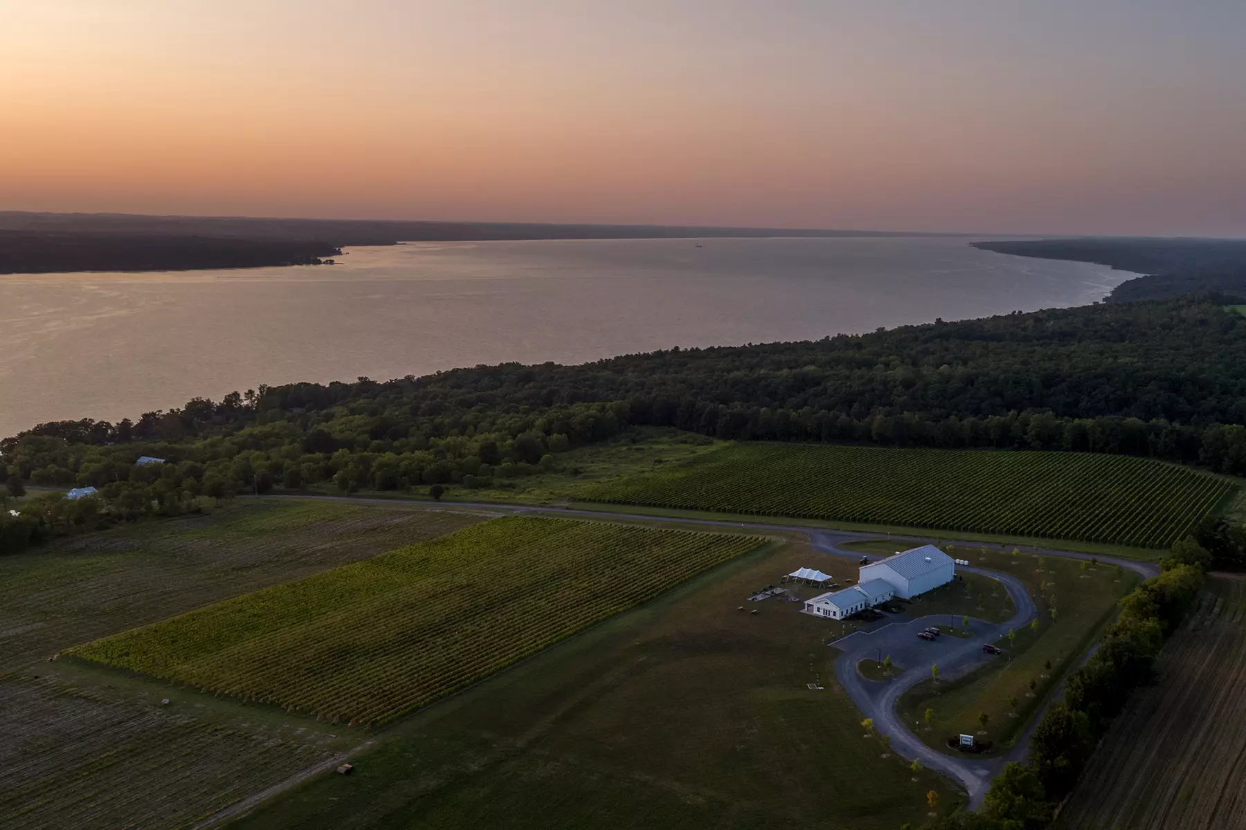 Mawonedwe amlengalenga a Boundary Breaks Winery ku Finer Lakes dera la New York