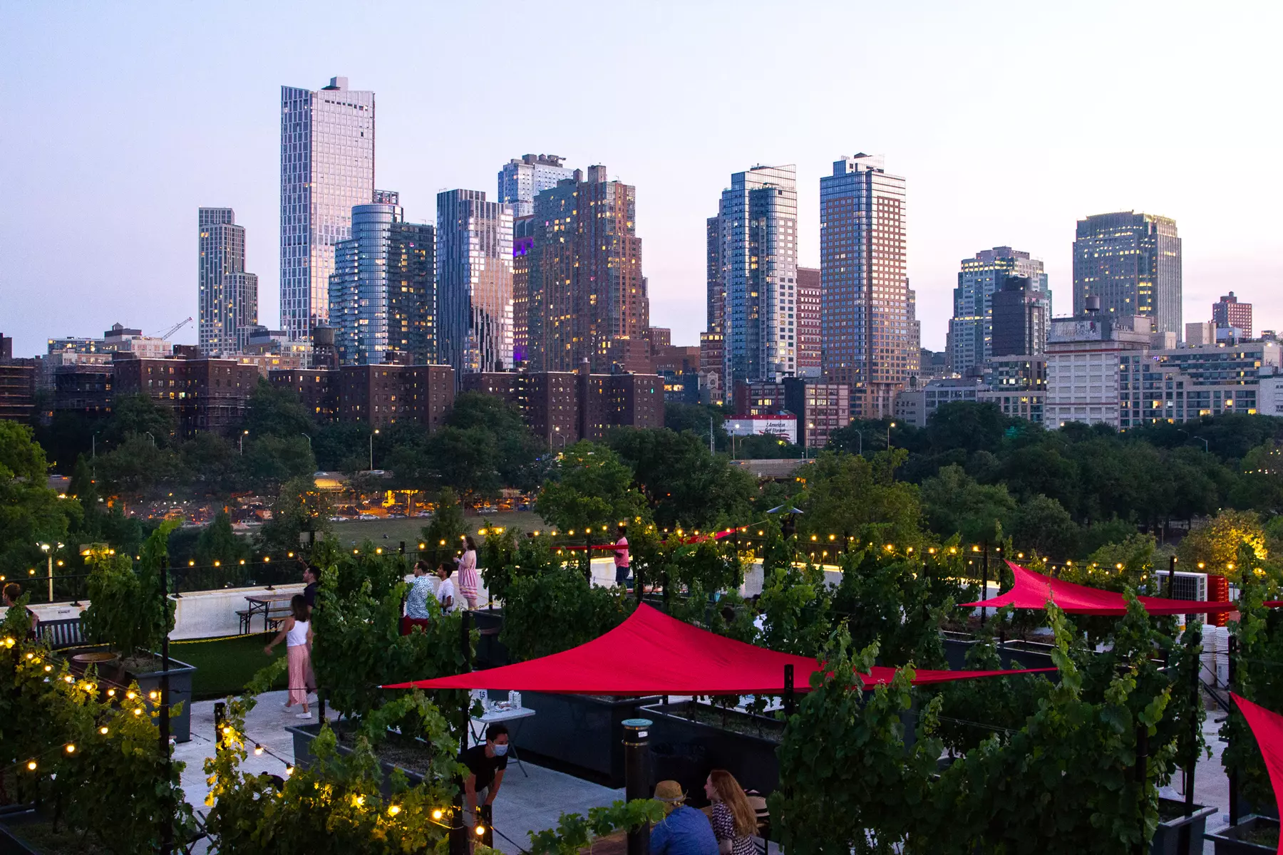 Rooftop Reds في بروكلين ، نيويورك