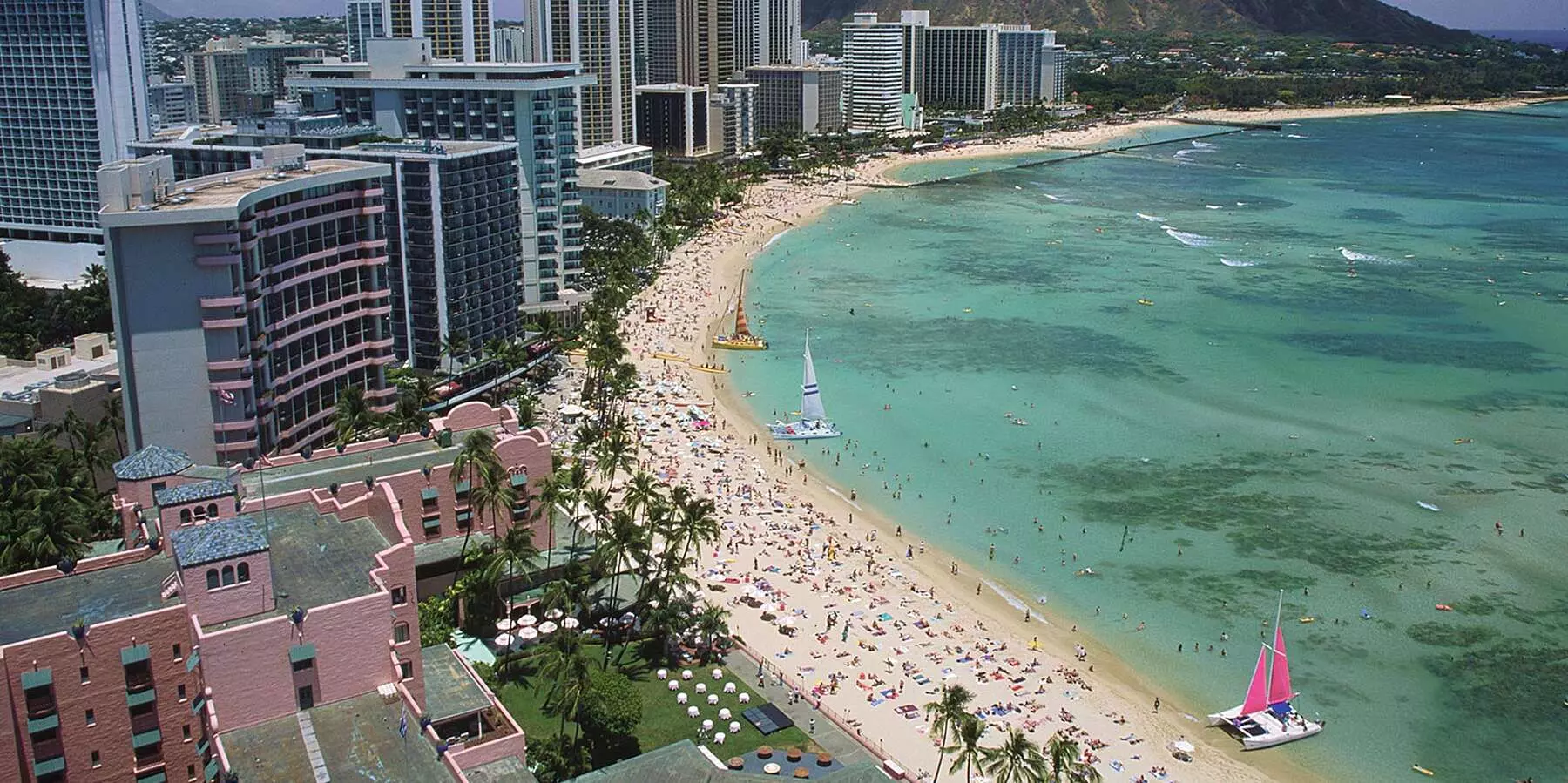 Hoe Waikiki Beach in byldbepalend lúkse bestimming waard yn Hawaï