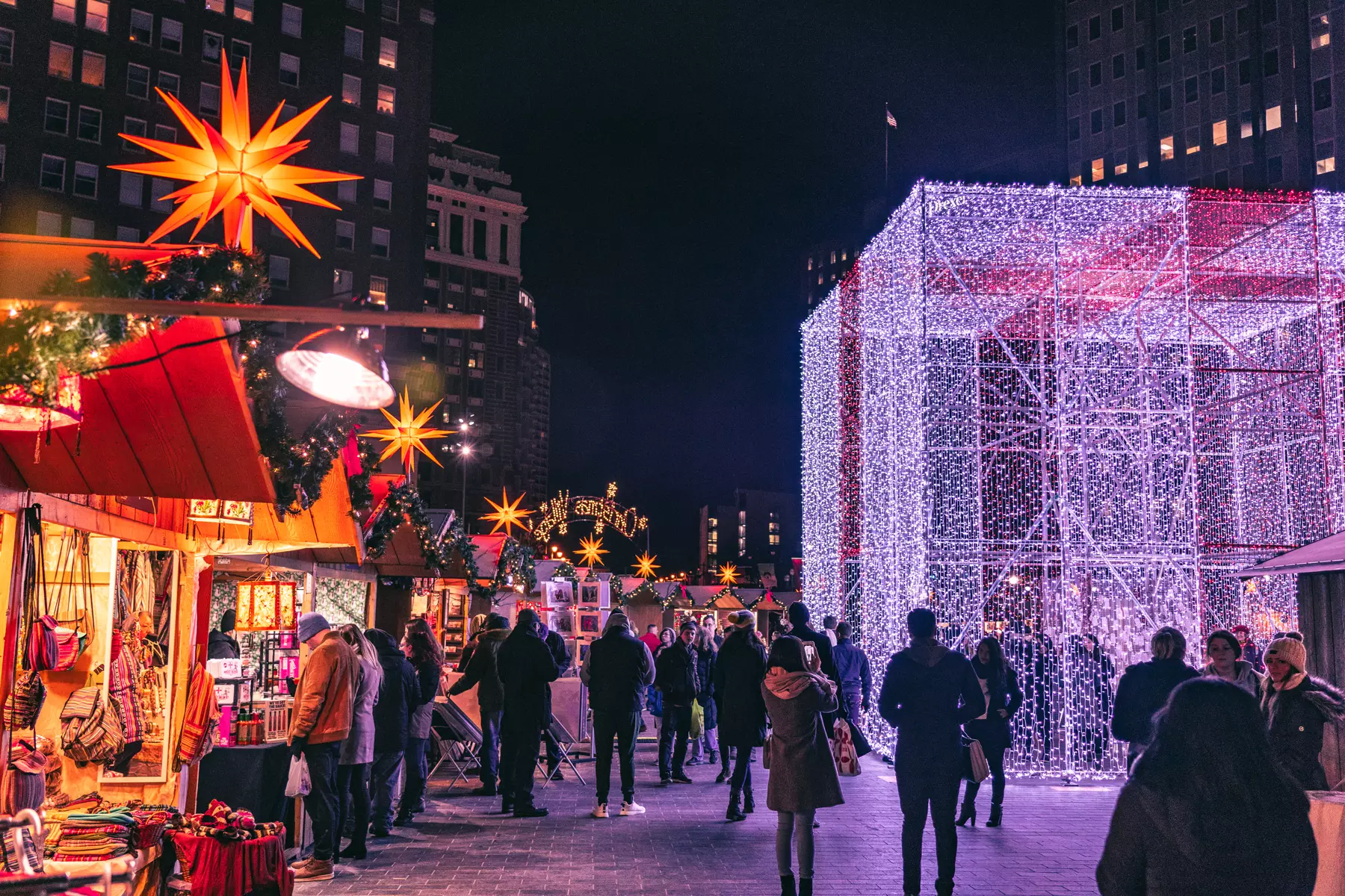 Jûnútsicht fan Philadelphia's Christmas Village yn 2019