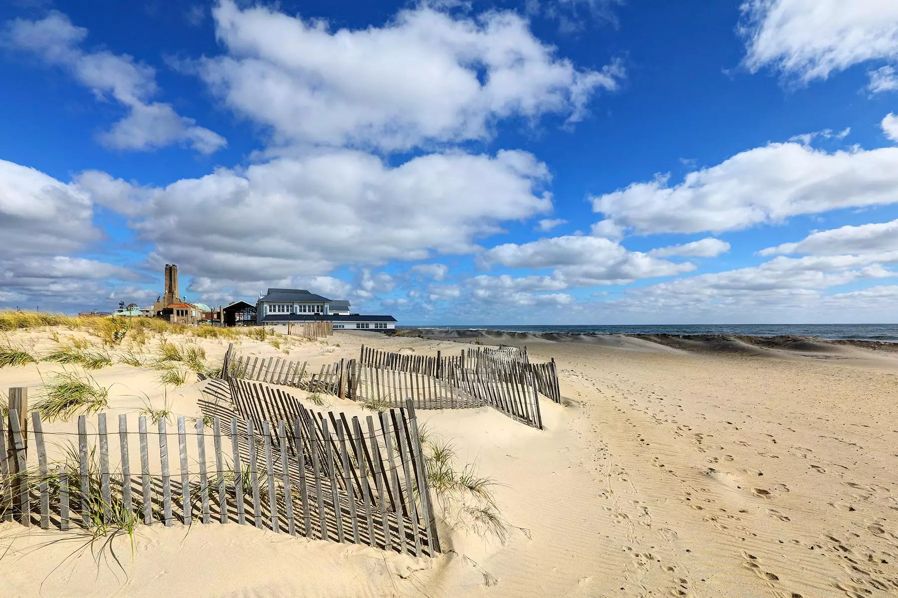 නිව් ජර්සි හි Asbury Park හි දර්ශනීය වෙරළ තීරය.