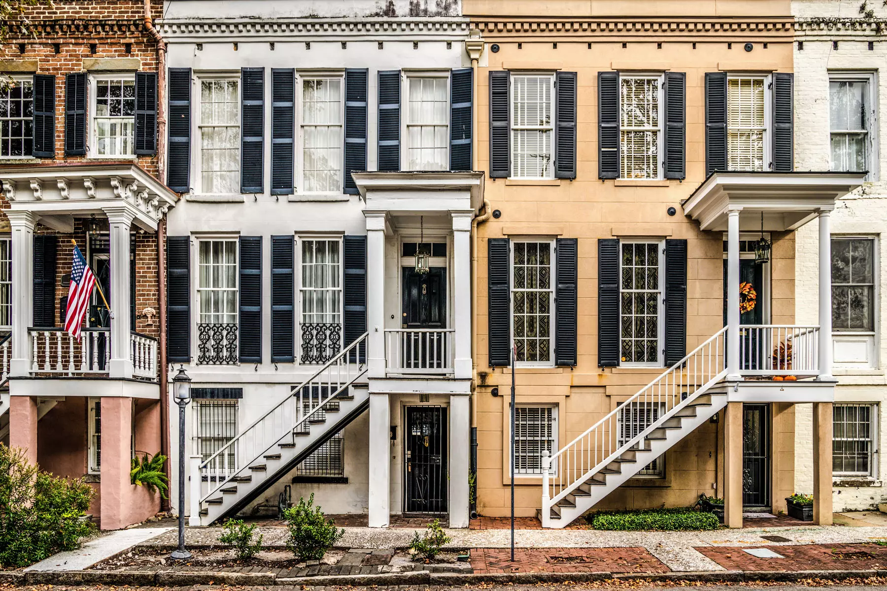 Uma rua histórica em Savannah, Geórgia