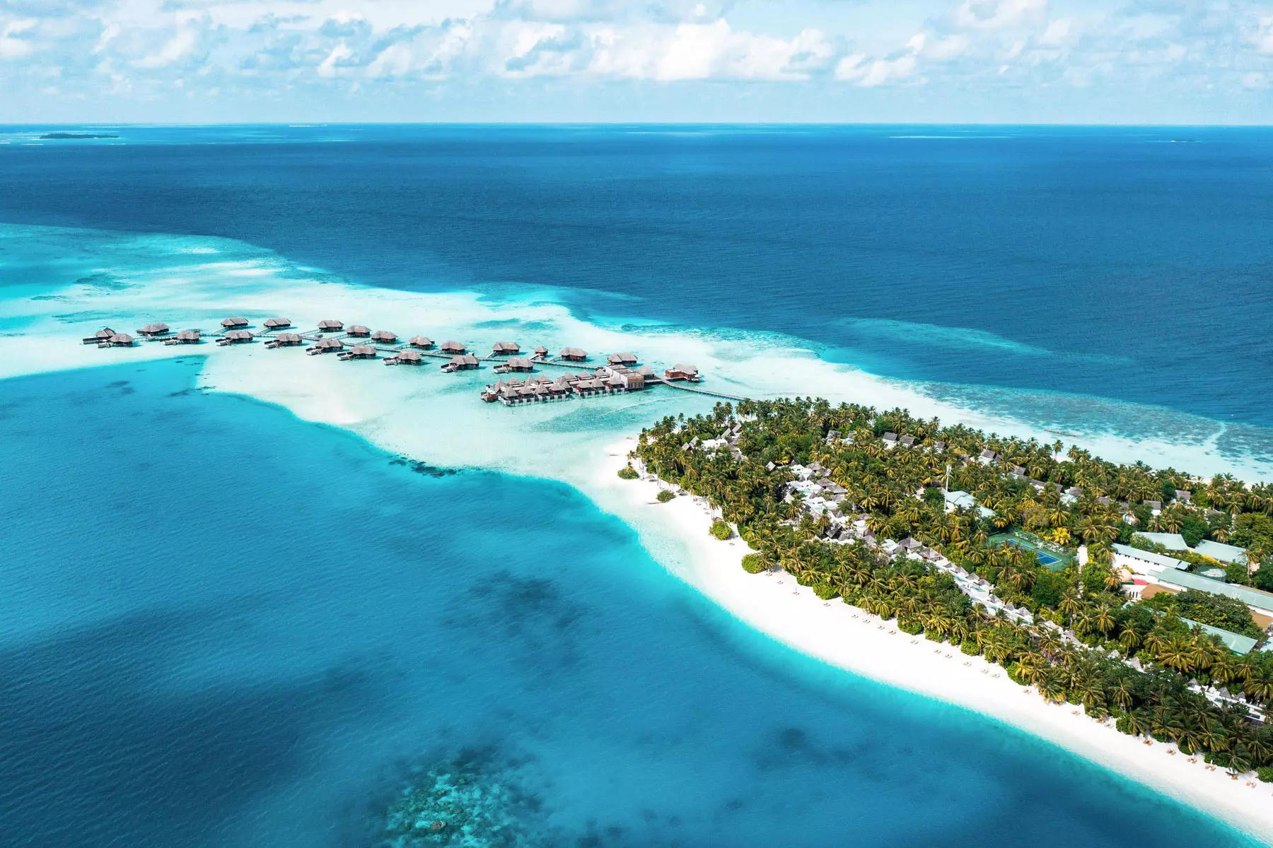 Conrad Maldives Rangali Island, vista aerea dell'isola della famiglia in una giornata di sole