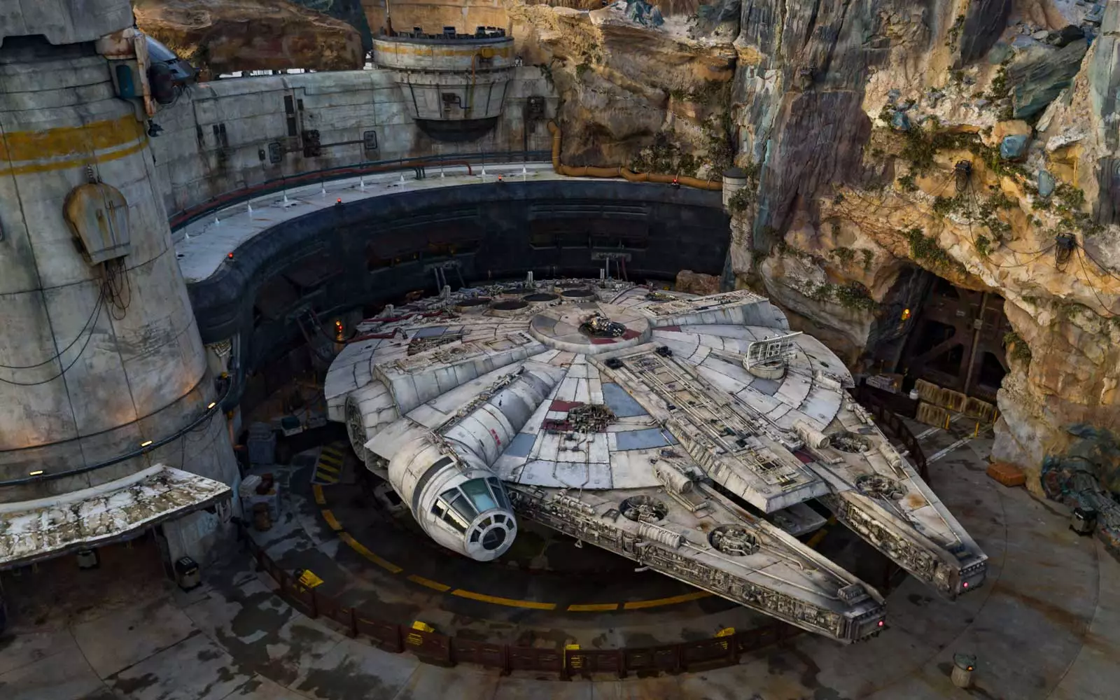 Õhuvaade Millennium Falcon Smugglers Runi sõidule Disney Worldis