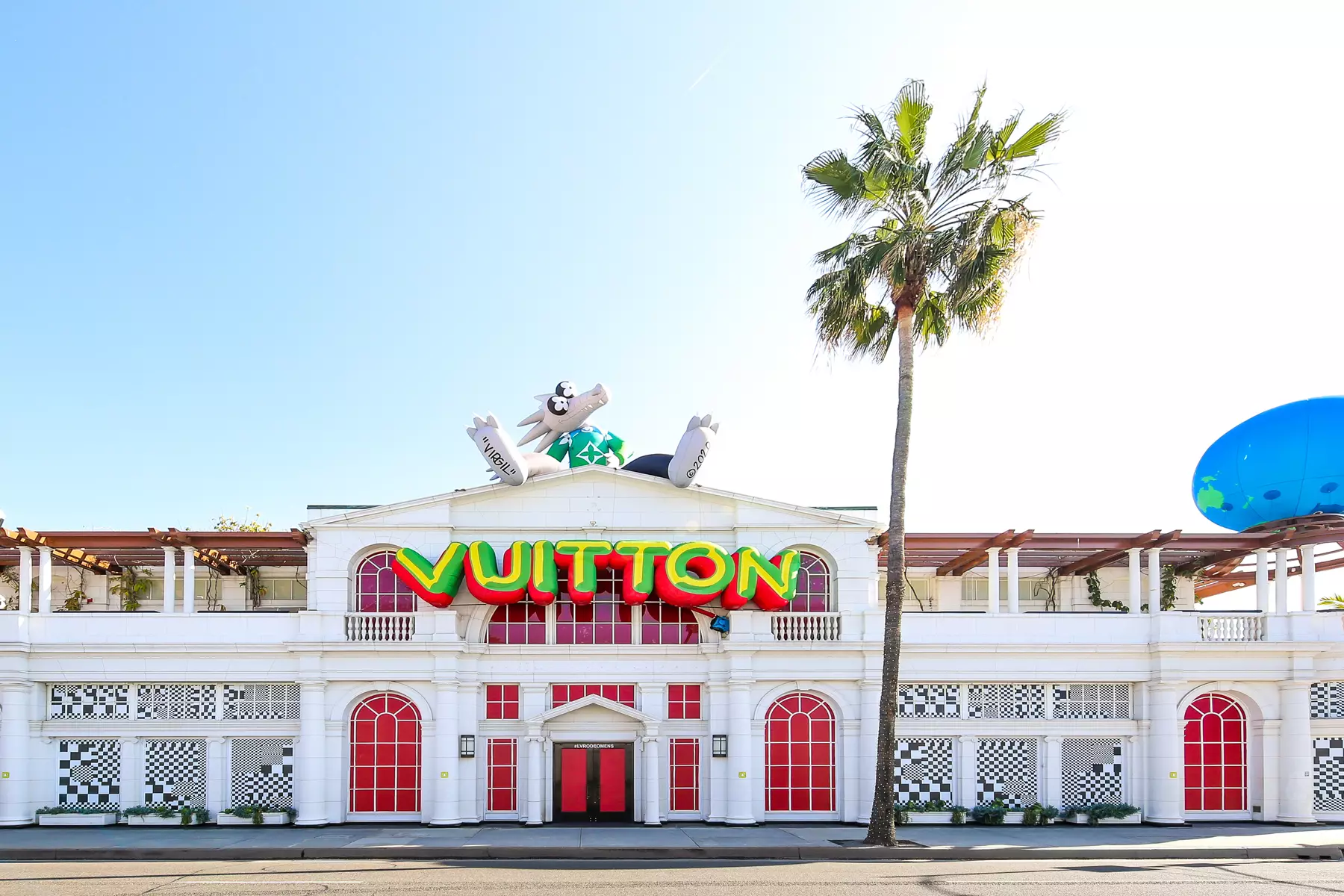 Louis Vuitton-installasie pop-up buitekant in Los Angeles