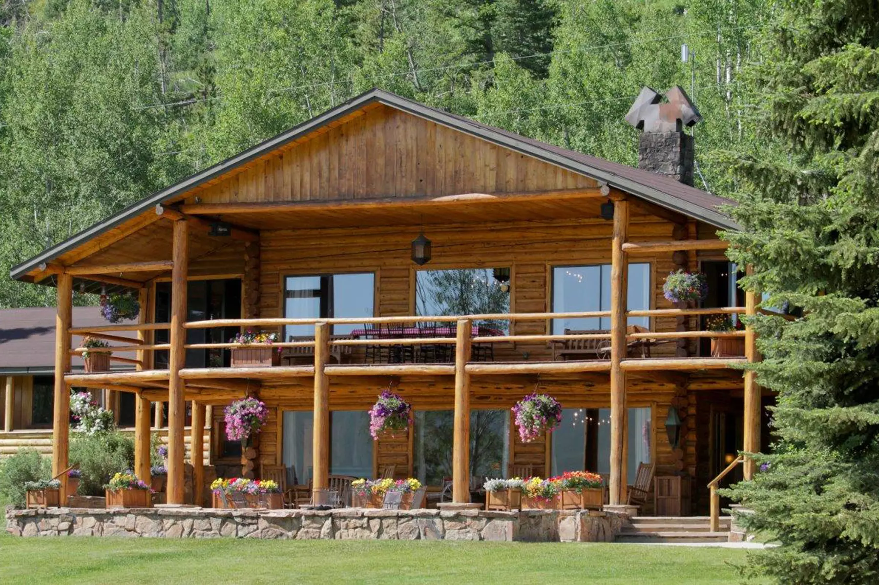 Exterior da cabana en C Lazy U Ranch