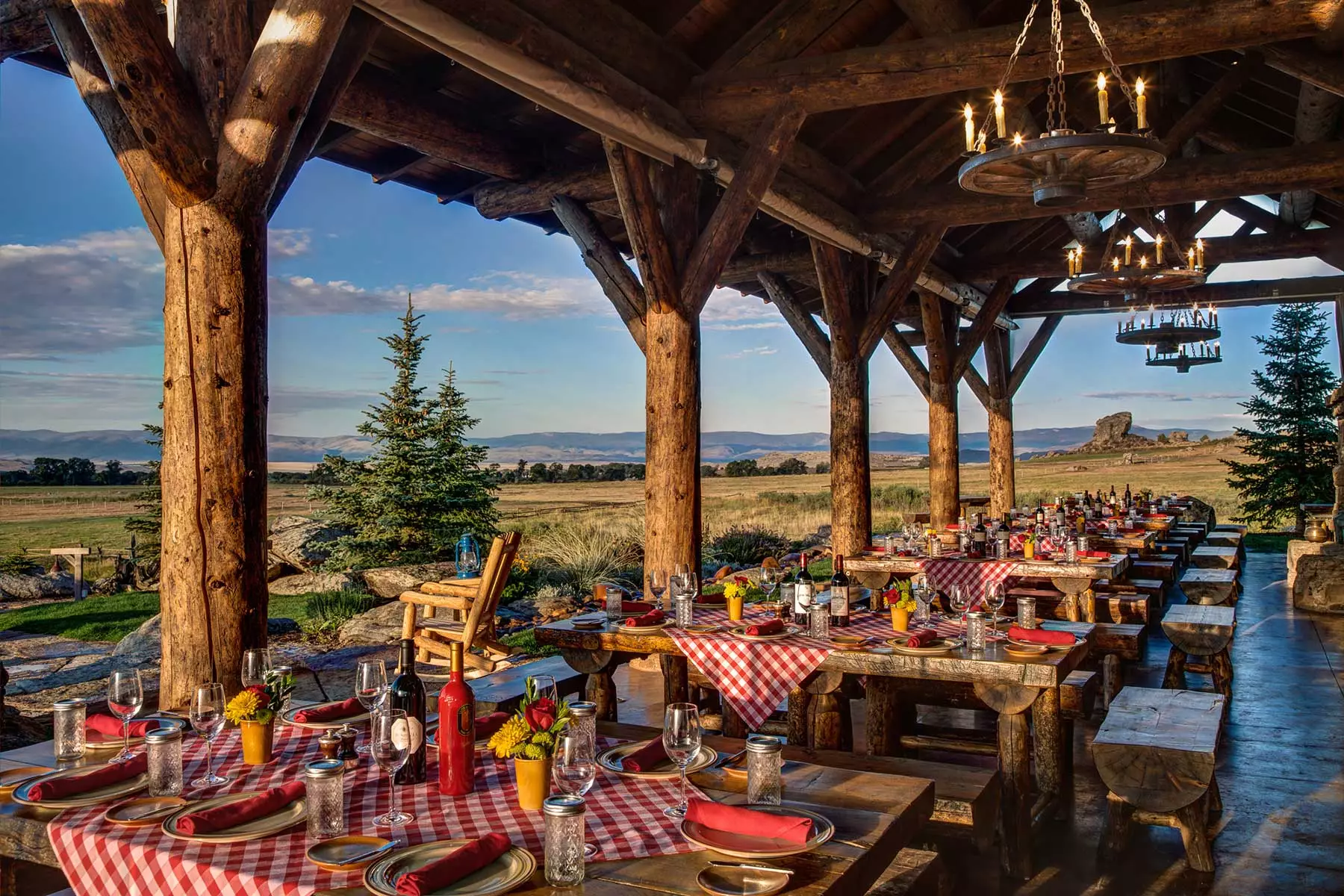 Brush Creek Ranch-тегі The Lodge & Spa-дағы чаквагон түскі ас