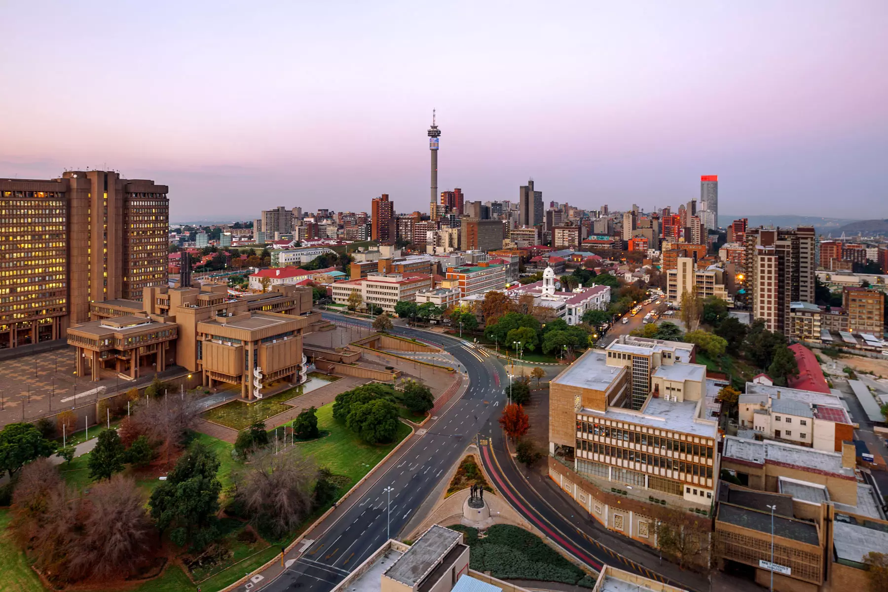 Skyline Йоханнесбург бо бурҷи Hillbrow