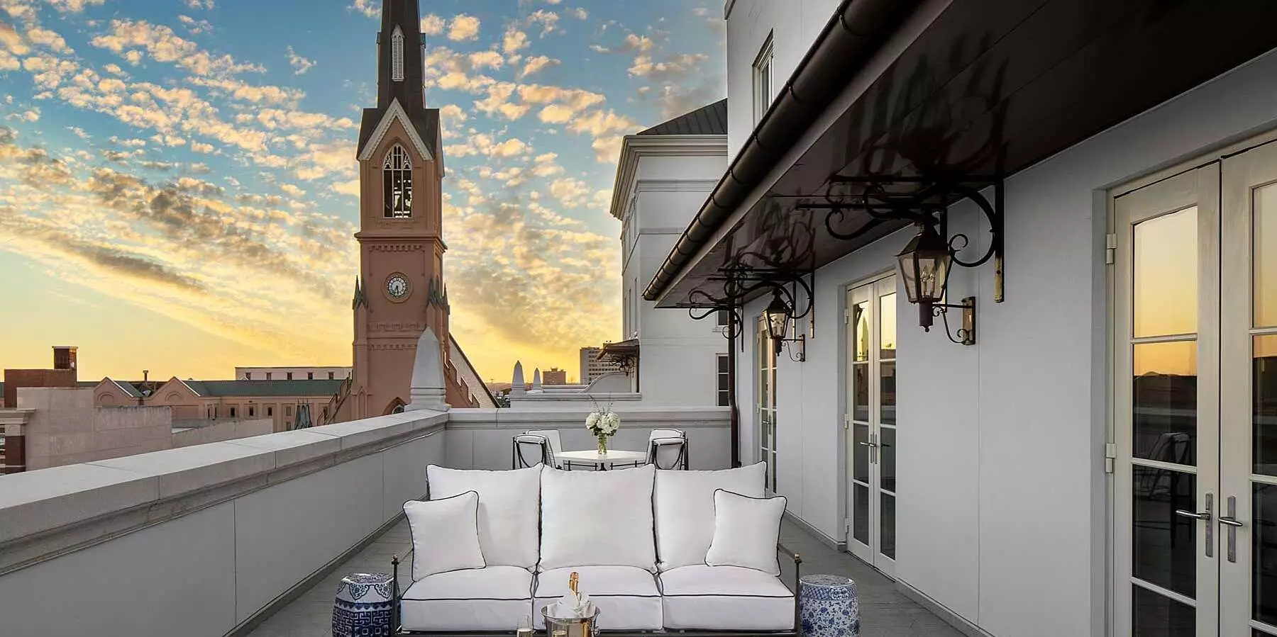 Este hotel de lujo en Charleston ofrece un paquete de $ 19,000, y viene con una impresionante suite, servicio de mayordomo y más