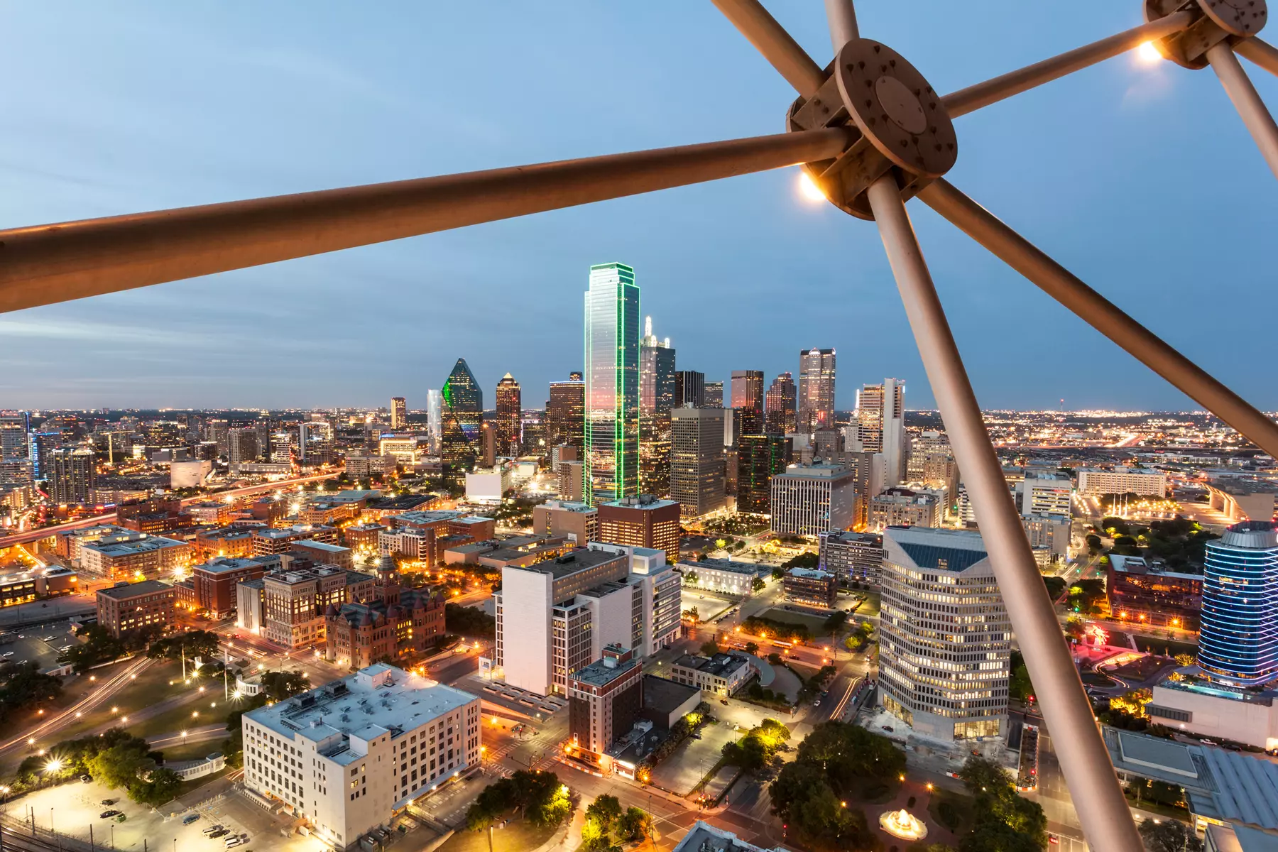 Reunion Tower'dan Dallas şehir merkezinin görünümü