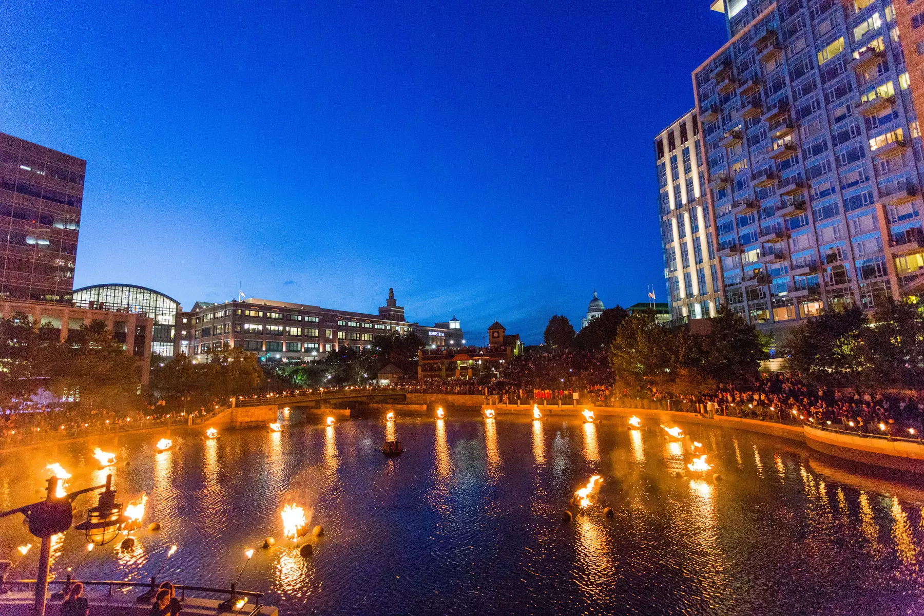 WaterFire v mestu Providence, Rhode Island