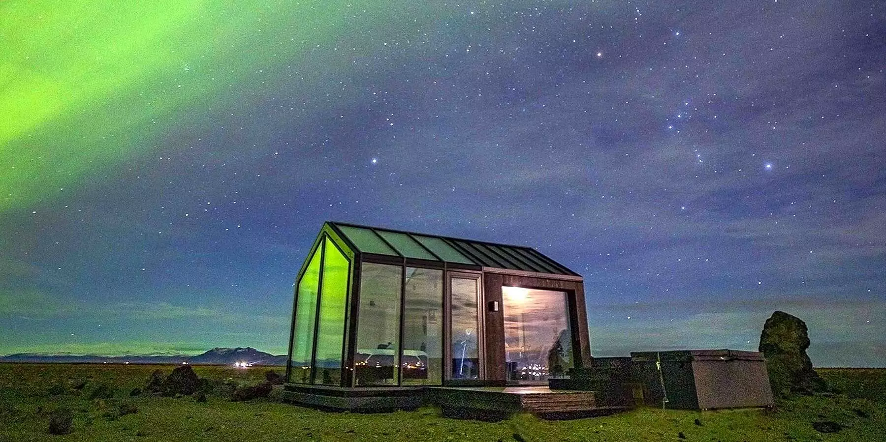 Guarda l'aurora boreale dalla tua camera da letto in questa accogliente casa di vetro in Islanda