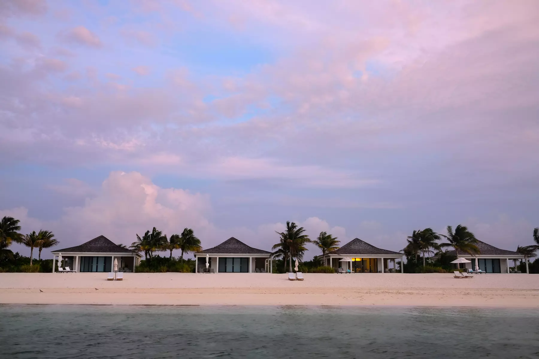 Fa'afanua o matafaga, vasa ma villa i Turks ma Caicos i le taimi o Covid-19