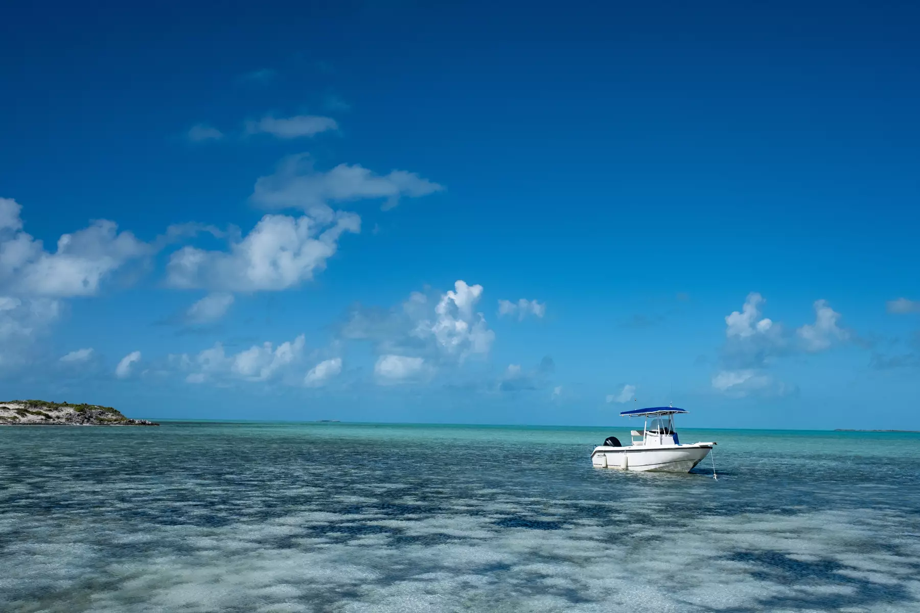 Fa'afanua o matafaga, vasa ma villa i Turks ma Caicos i le taimi o Covid-19