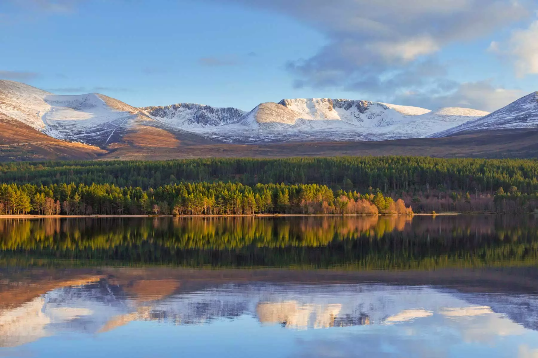 Loch Morlich en Cairngormberge