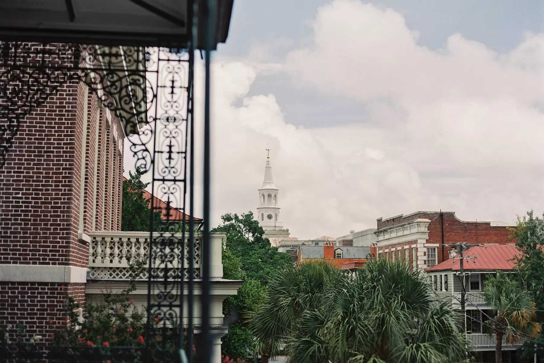 Vedere de la balconul orașului Charleston de la John Rutledge House Inn