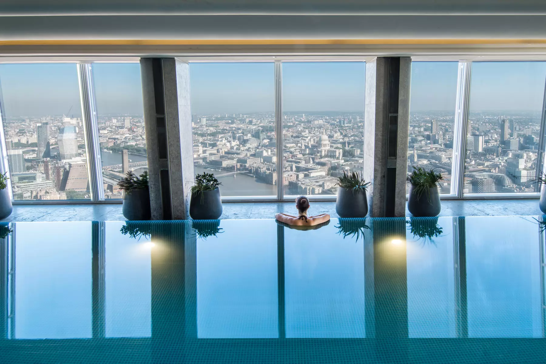 حمام سباحة مع إطلالة على لندن في Shangri-La At The Shard