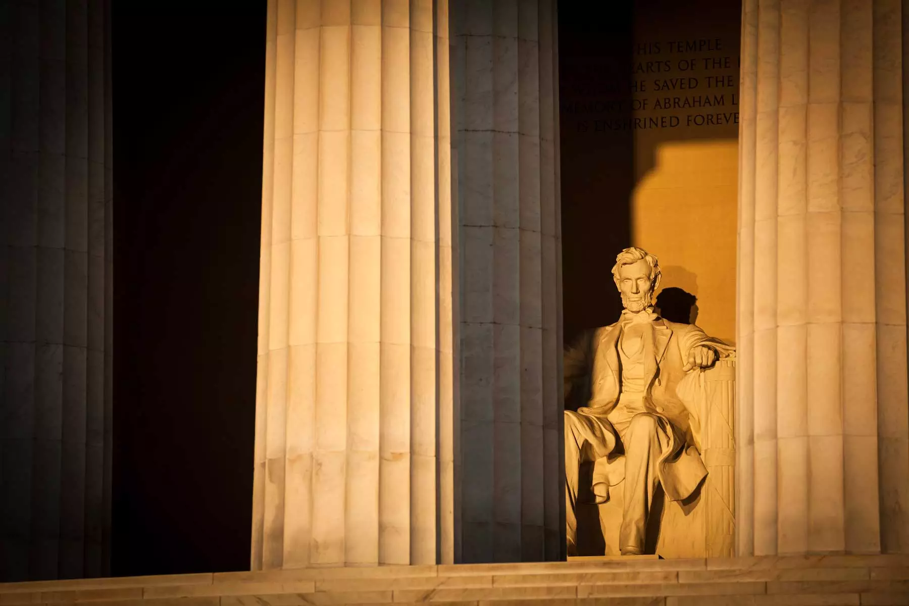 Ābrahama Linkolna memoriāla statuja Nacionālajā tirdzniecības centrā Vašingtonā