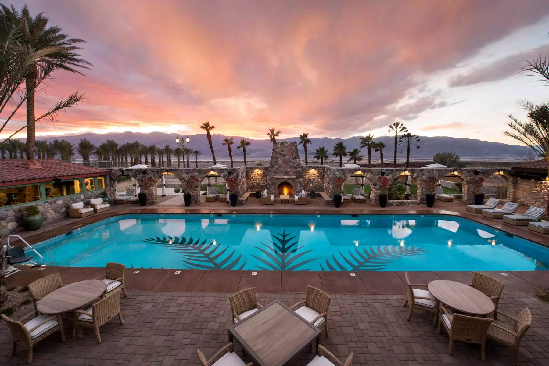 Piscina al crepuscle - The Oasis at the Death Valley