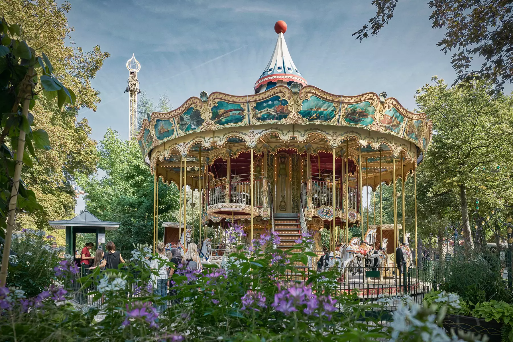 Musikkarrusellen carousel នៅ Tivoli Gardens