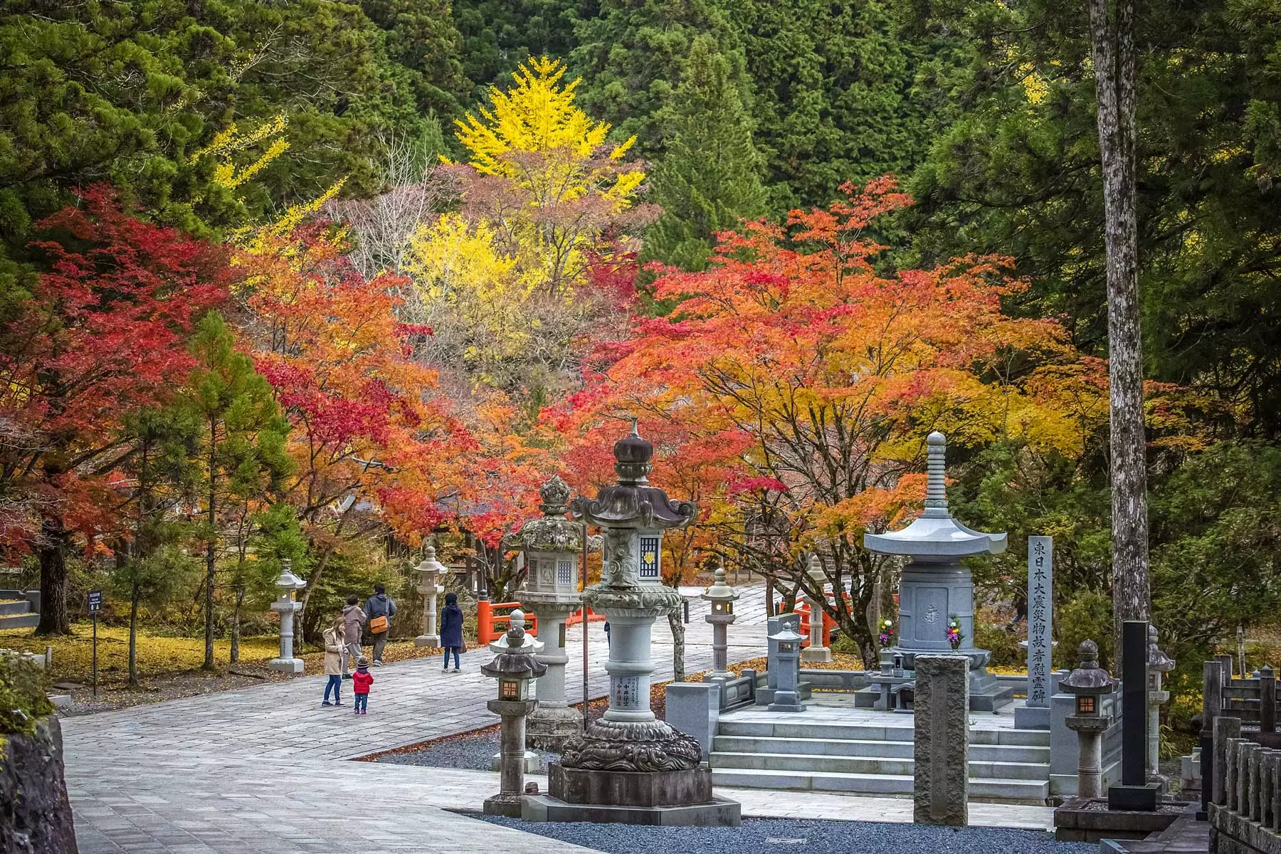 Japan, Wakayama, Koyasan-fjellet Koya, Okunoin gravplass