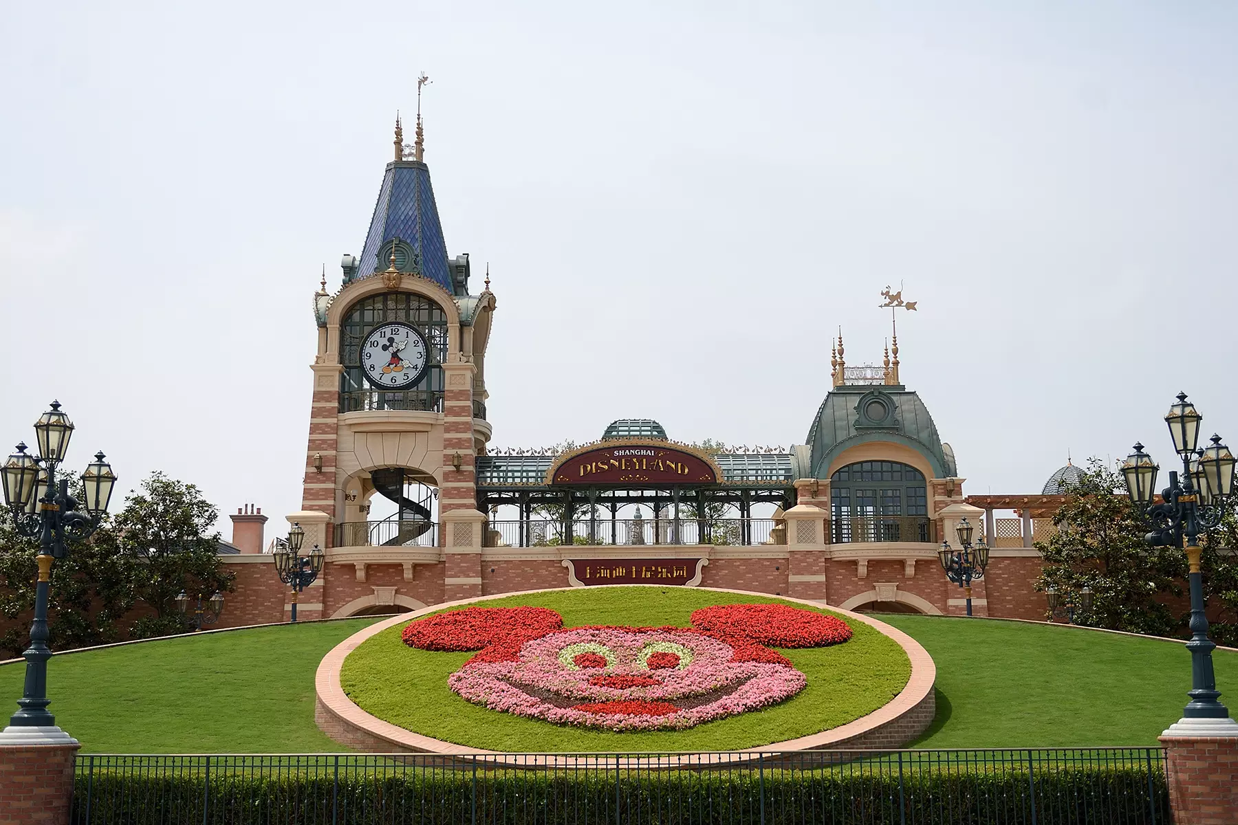 A Shanghai Disneyland főbejárata