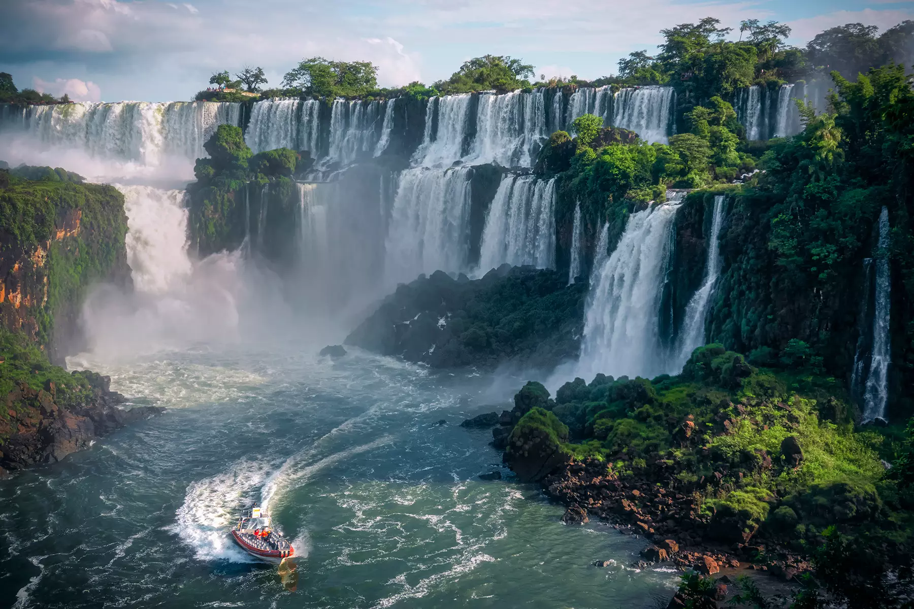 Iguazu Falls، Iguazu National Park، برازیل-ارجنٹینا-پیراگوئے کی سرحد۔