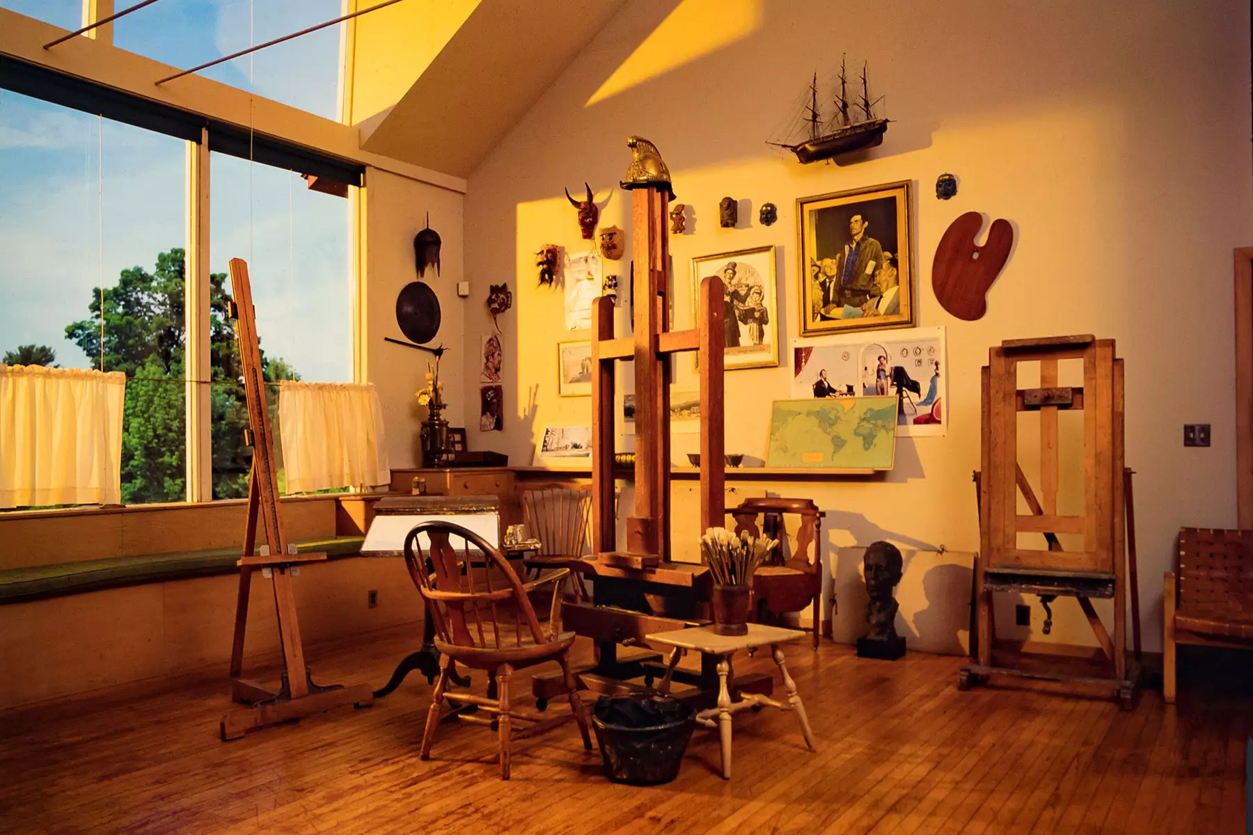 Interiör av Norman Rockwells studio inrymd i Norman Rockwell Museum, Stockbridge, Massachusetts, 1992