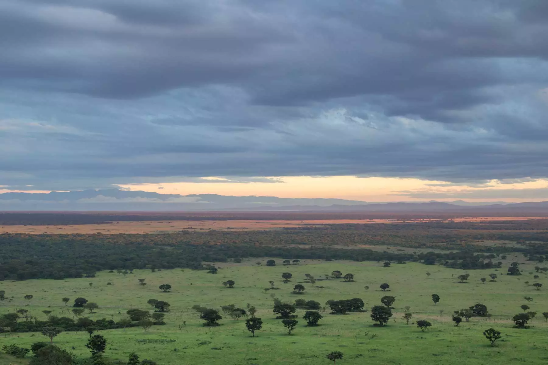 Sonnenuntergang über dem Queen-Elizabeth-Nationalpark