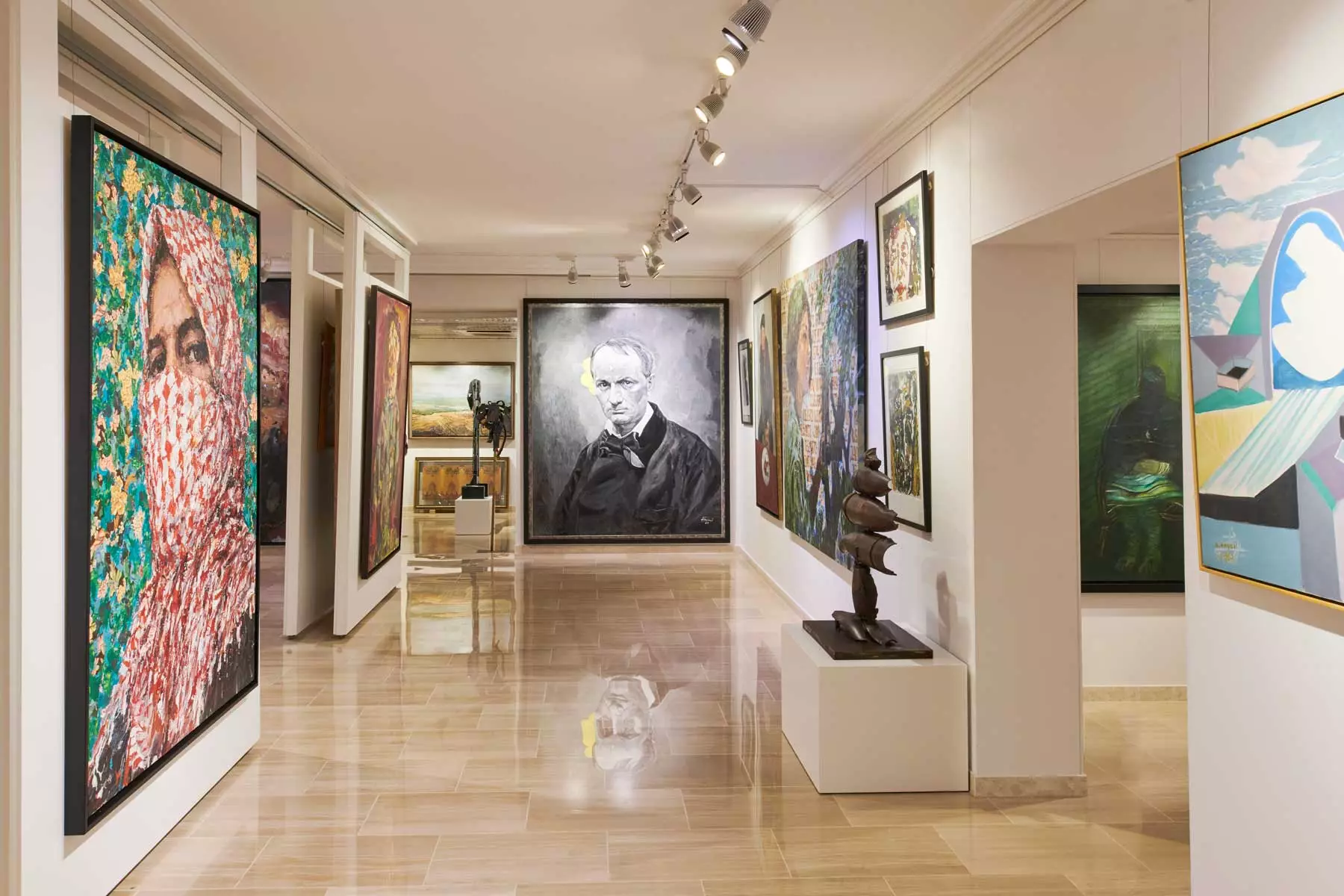 Kunstwerke ausgestellt in der Dalloul Art Foundation in Beirut