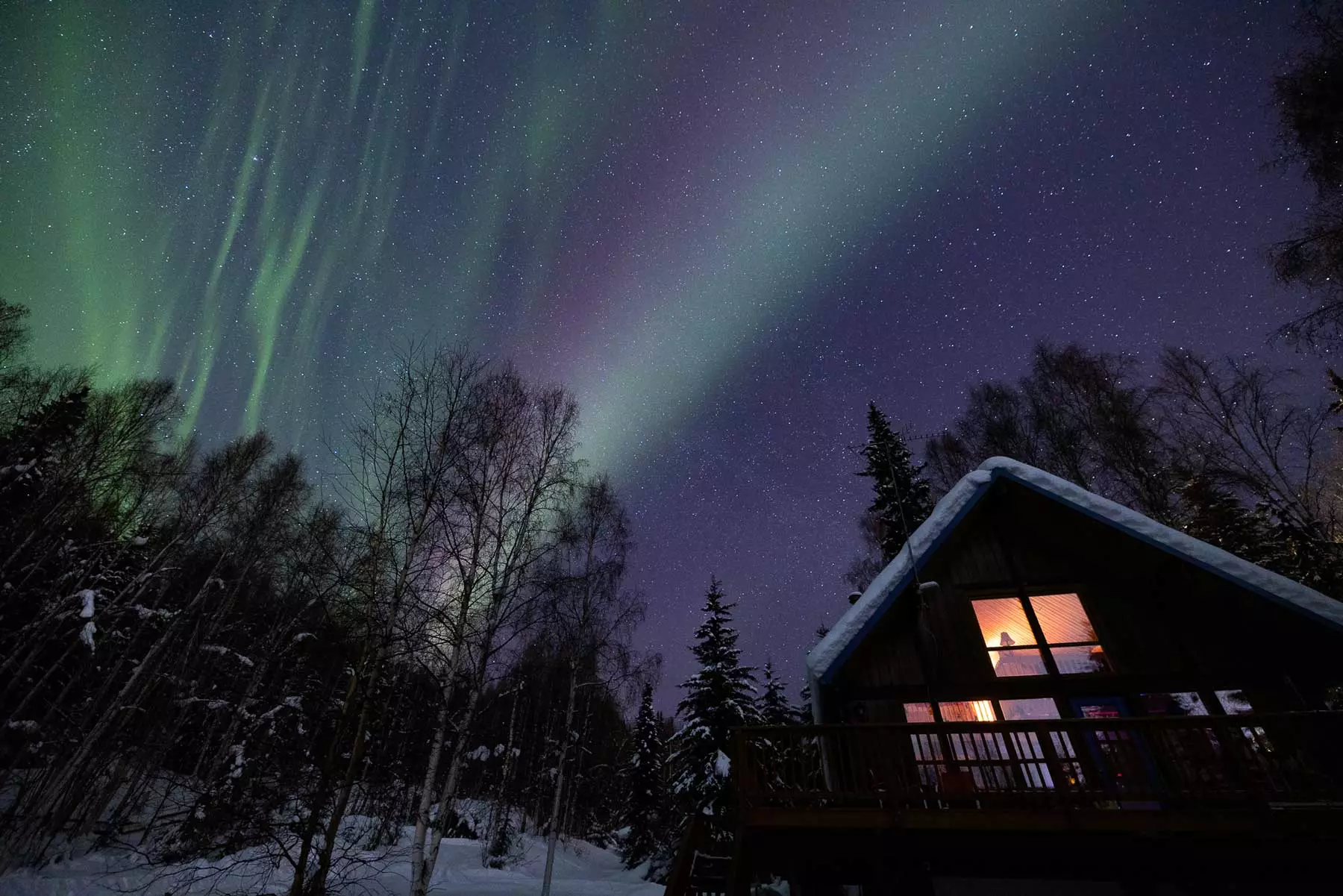 Ku ordaya Reindeer Ranch ee Alaska, socodka iyo yoga ee deerada