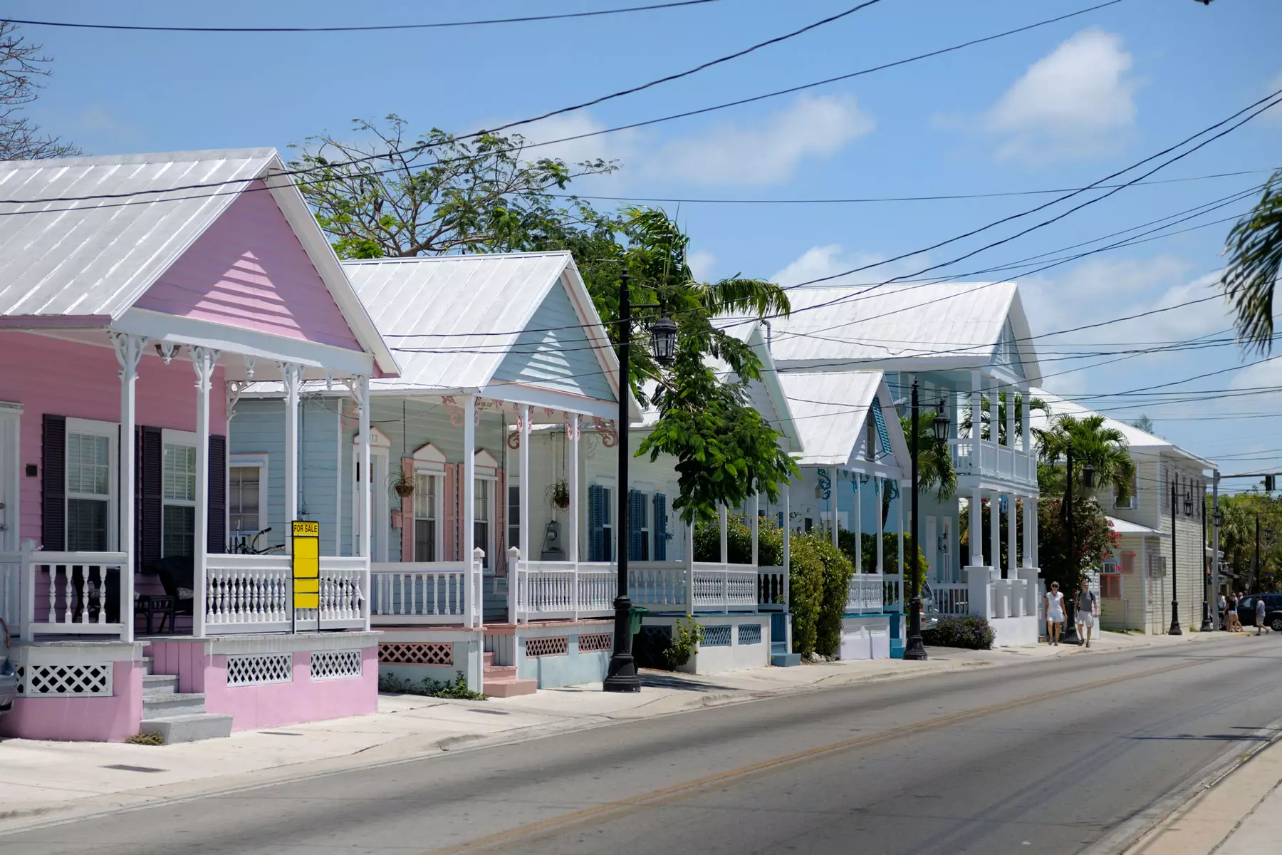 Ċwievet tipiċi stil djar tal-injam fuq Key West.