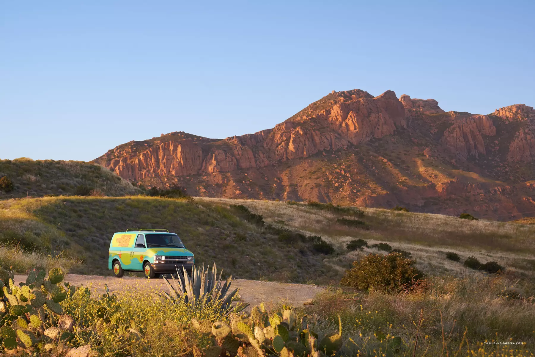 Airbnb's Mystery Machine Van از Scooby Doo