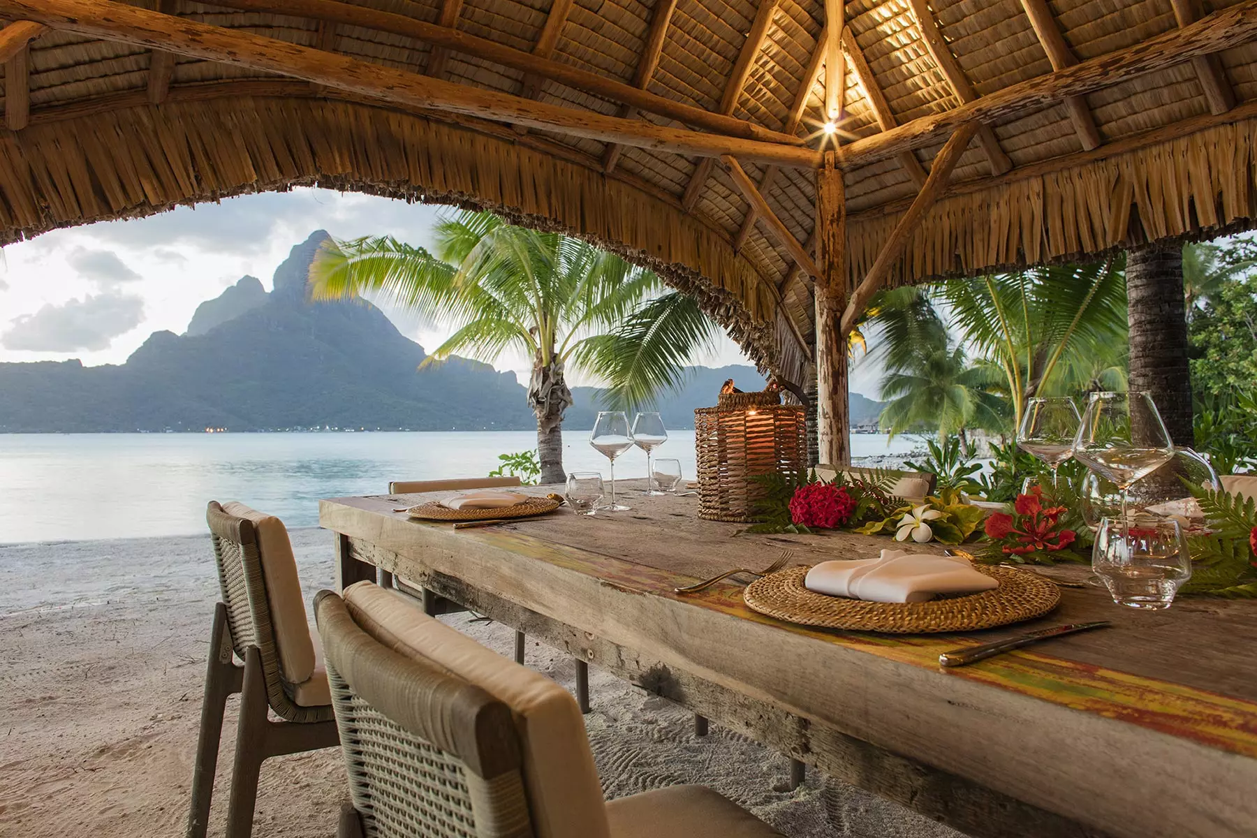 Essen am Strand von Bora Bora One