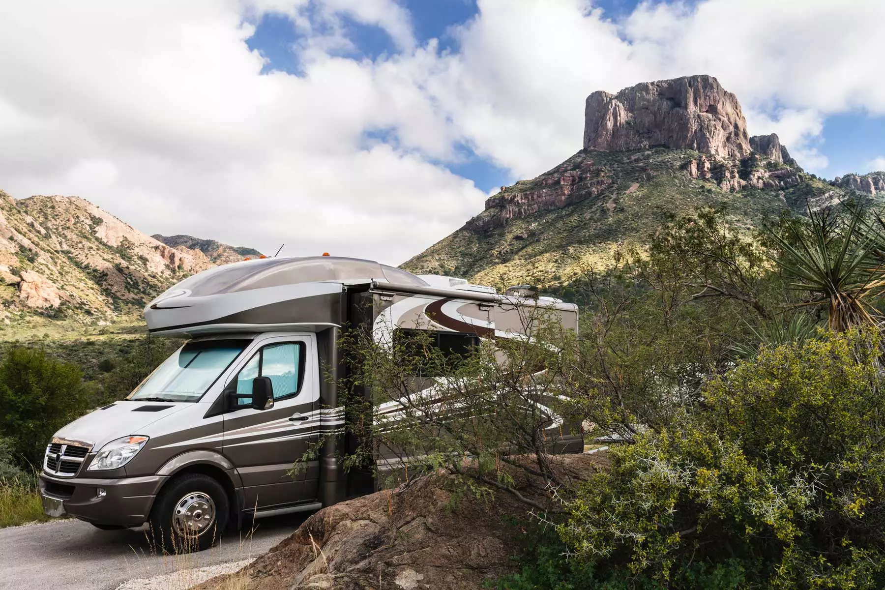 Motorhome di tapak perkhemahan taman negara Big Bend di Texas.