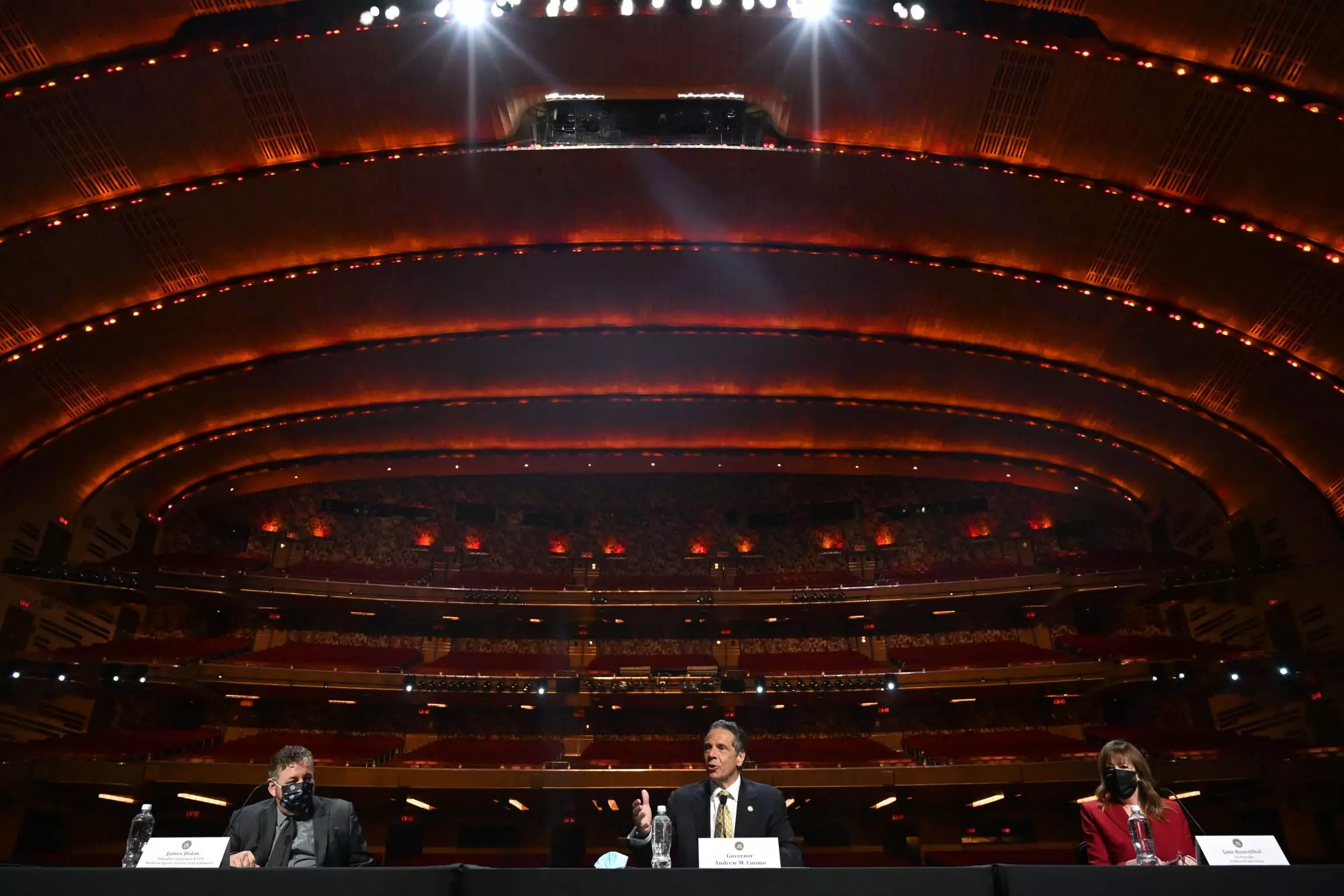 Andrew Cuomo ho Radio City Music Hall