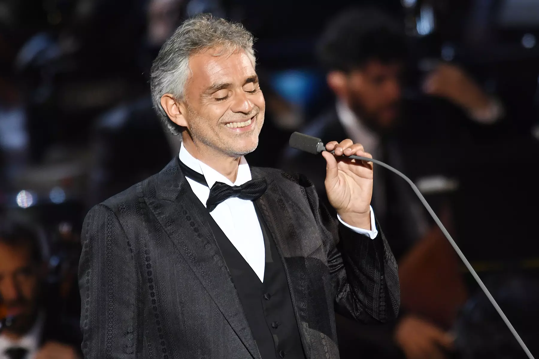 Andrea Bocelli treedt op tijdens Bocelli en Zanetti Night op 25 mei 2016 in Rho, Italië.