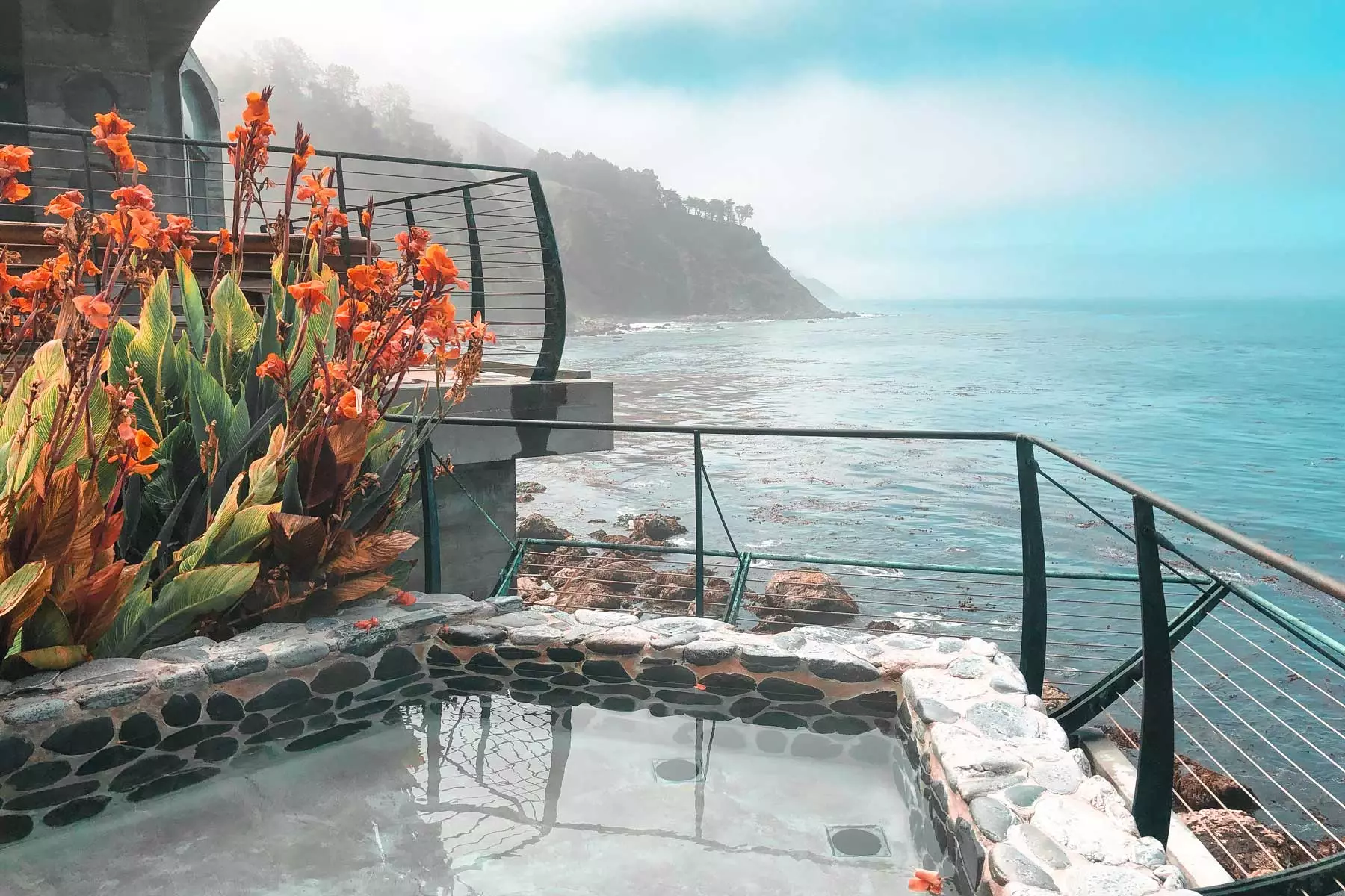 Esalen hot springs fi Big Sur, California